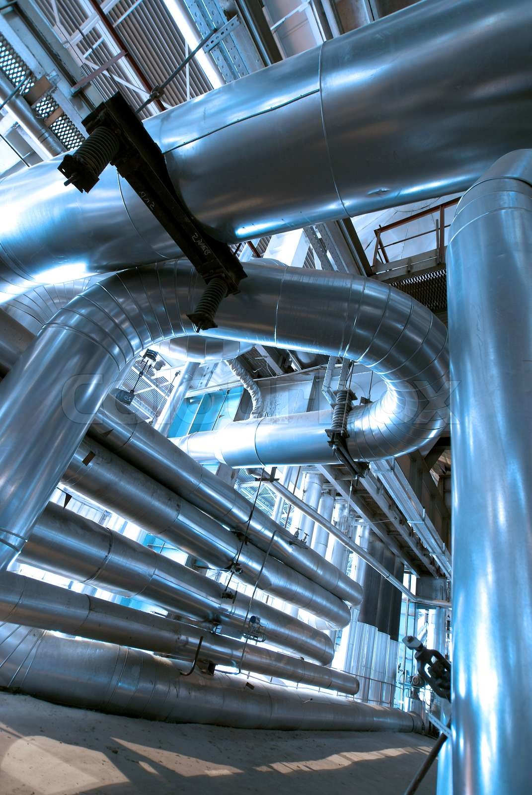 Industrie Leitern , Kabeln , Rohrleitungen in Blautönen | Stock Bild ...