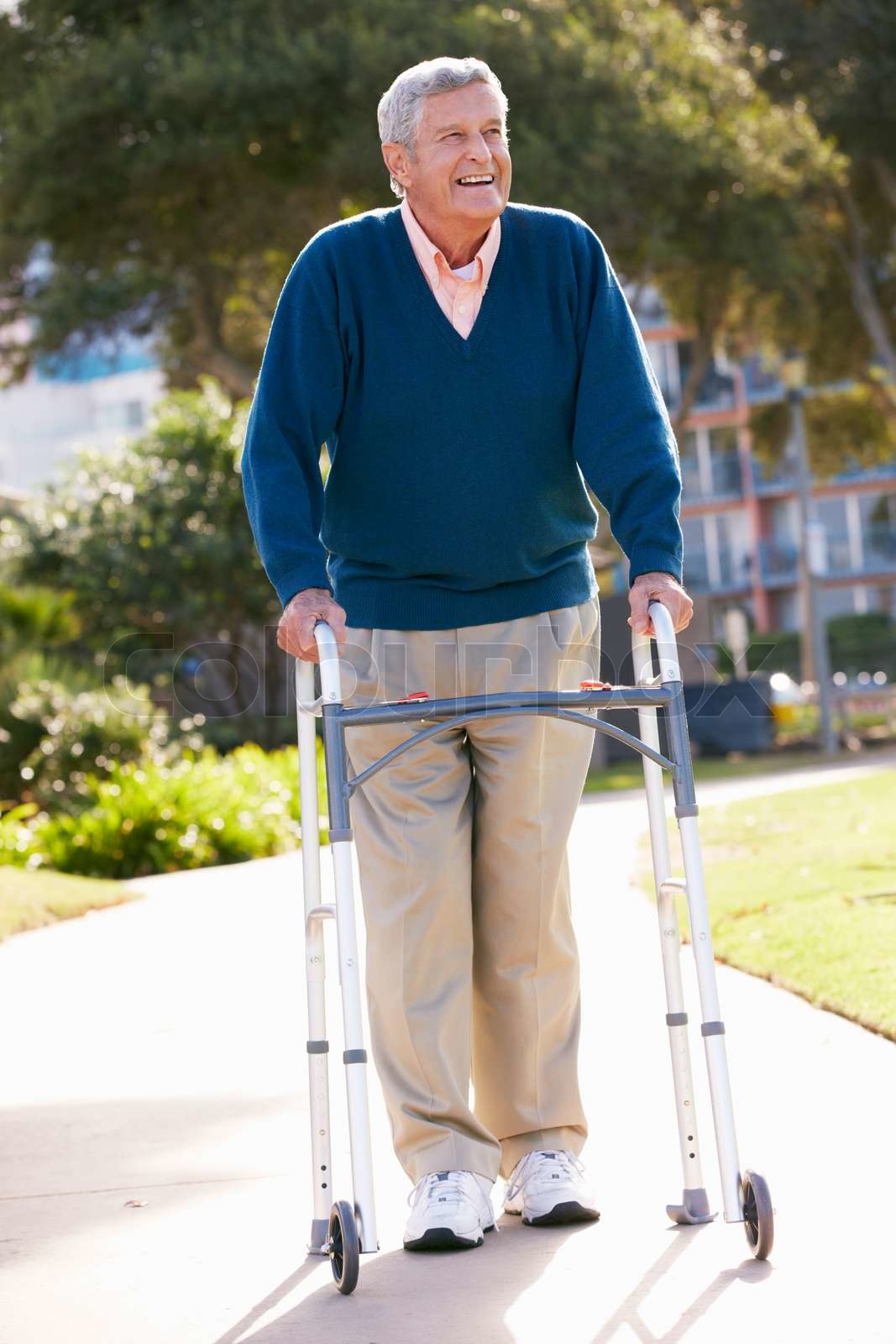 Senior mand med rollator | Stock foto | Colourbox