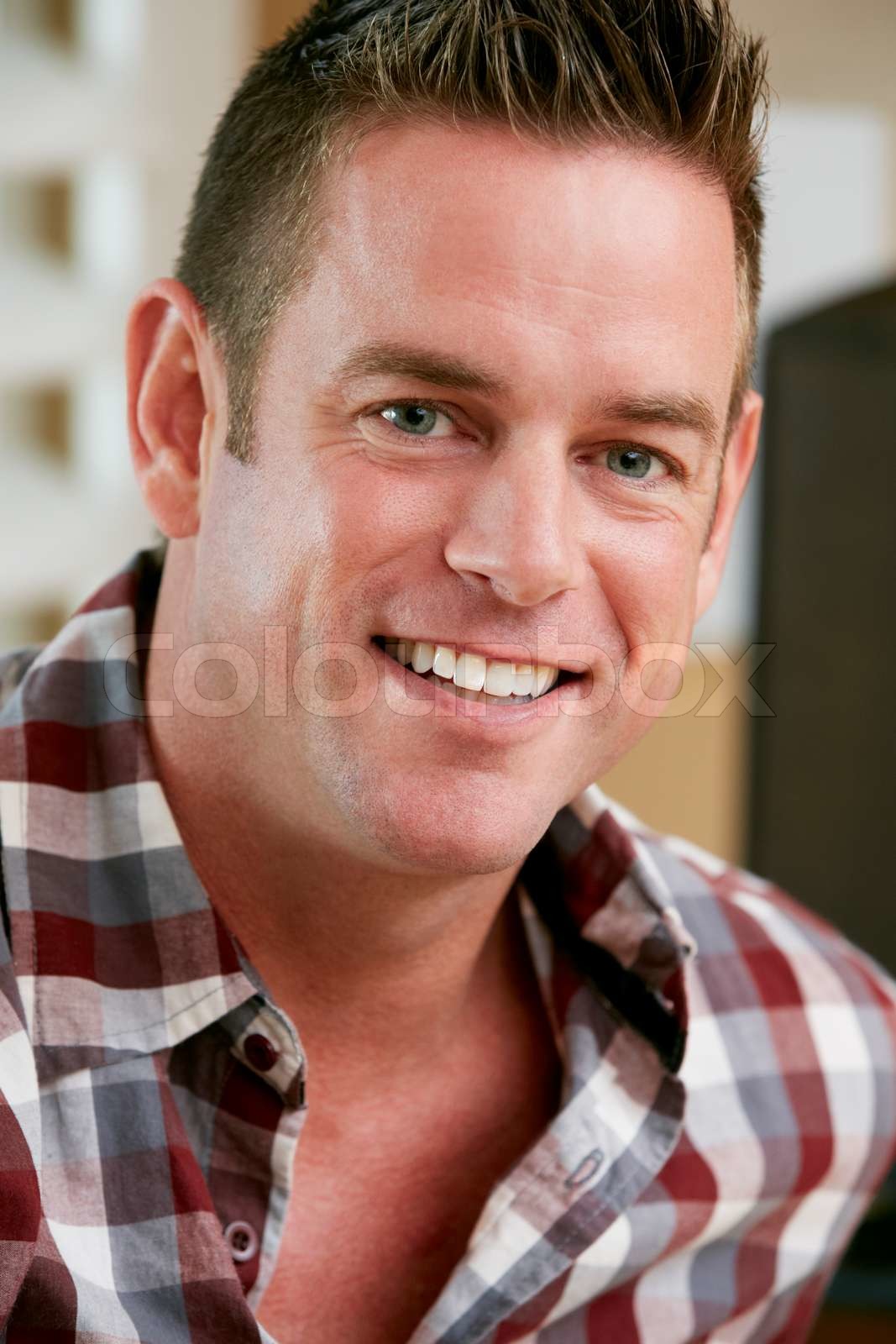 Portræt af smilende mand At Home | Stock foto | Colourbox