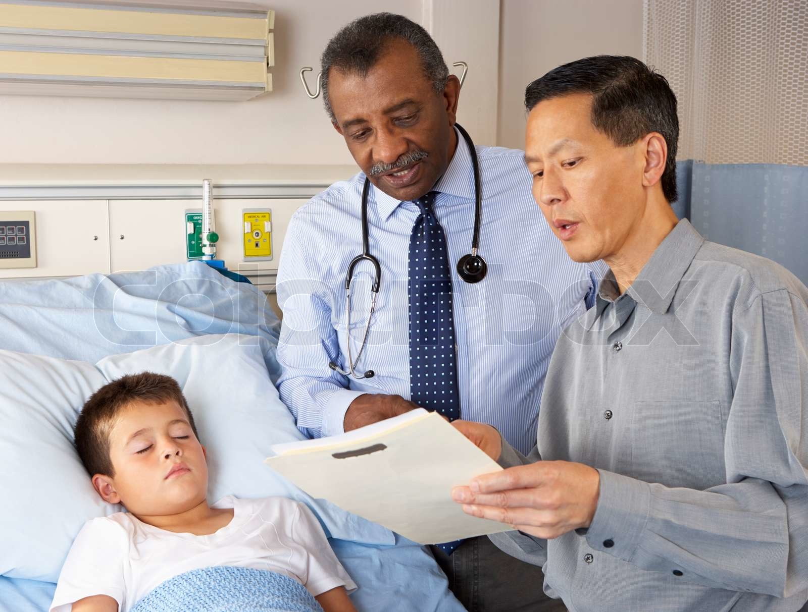 Doctors Visiting Child Patient On Ward | Stock image | Colourbox
