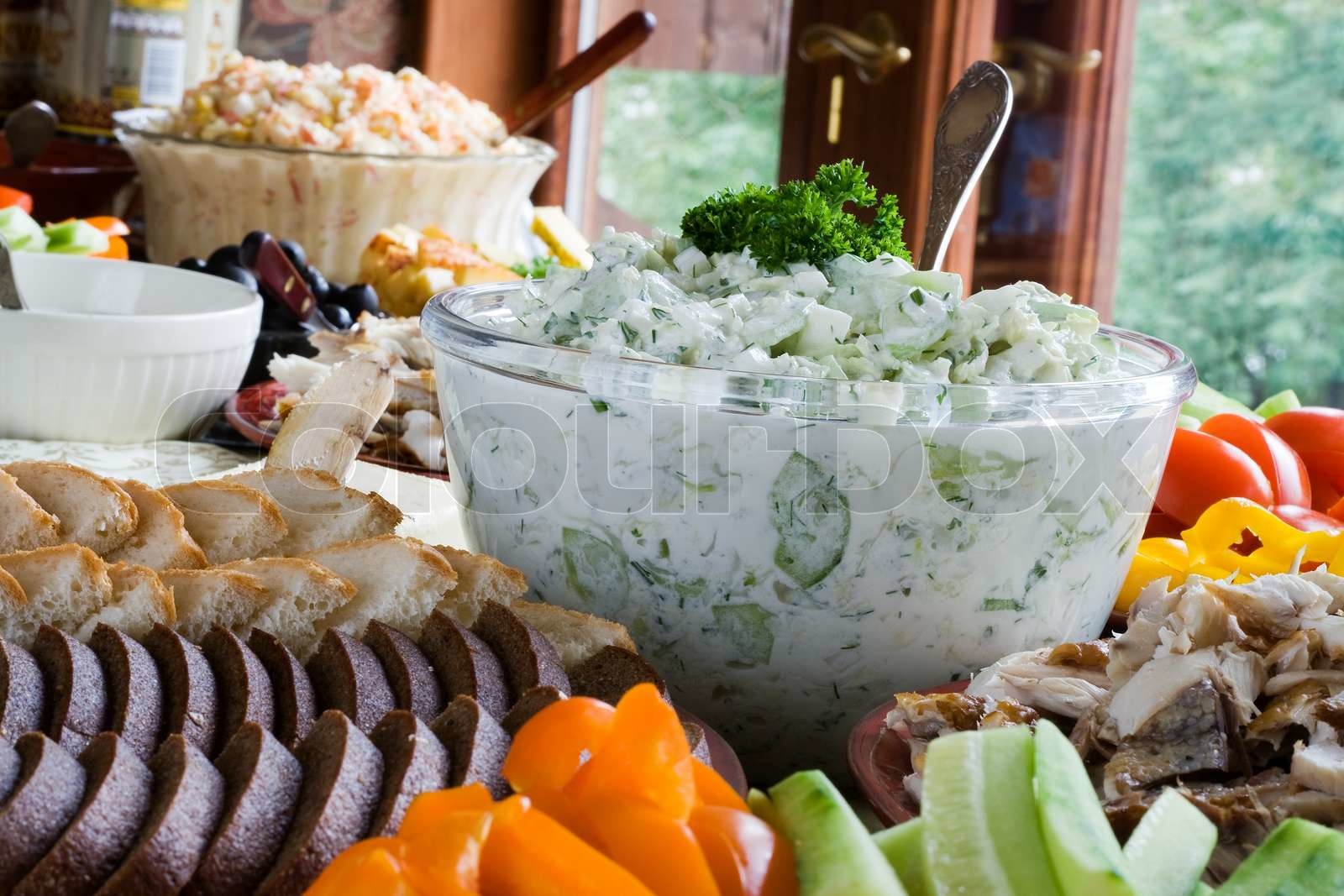 Essen auf dem Tisch | Stock Bild | Colourbox