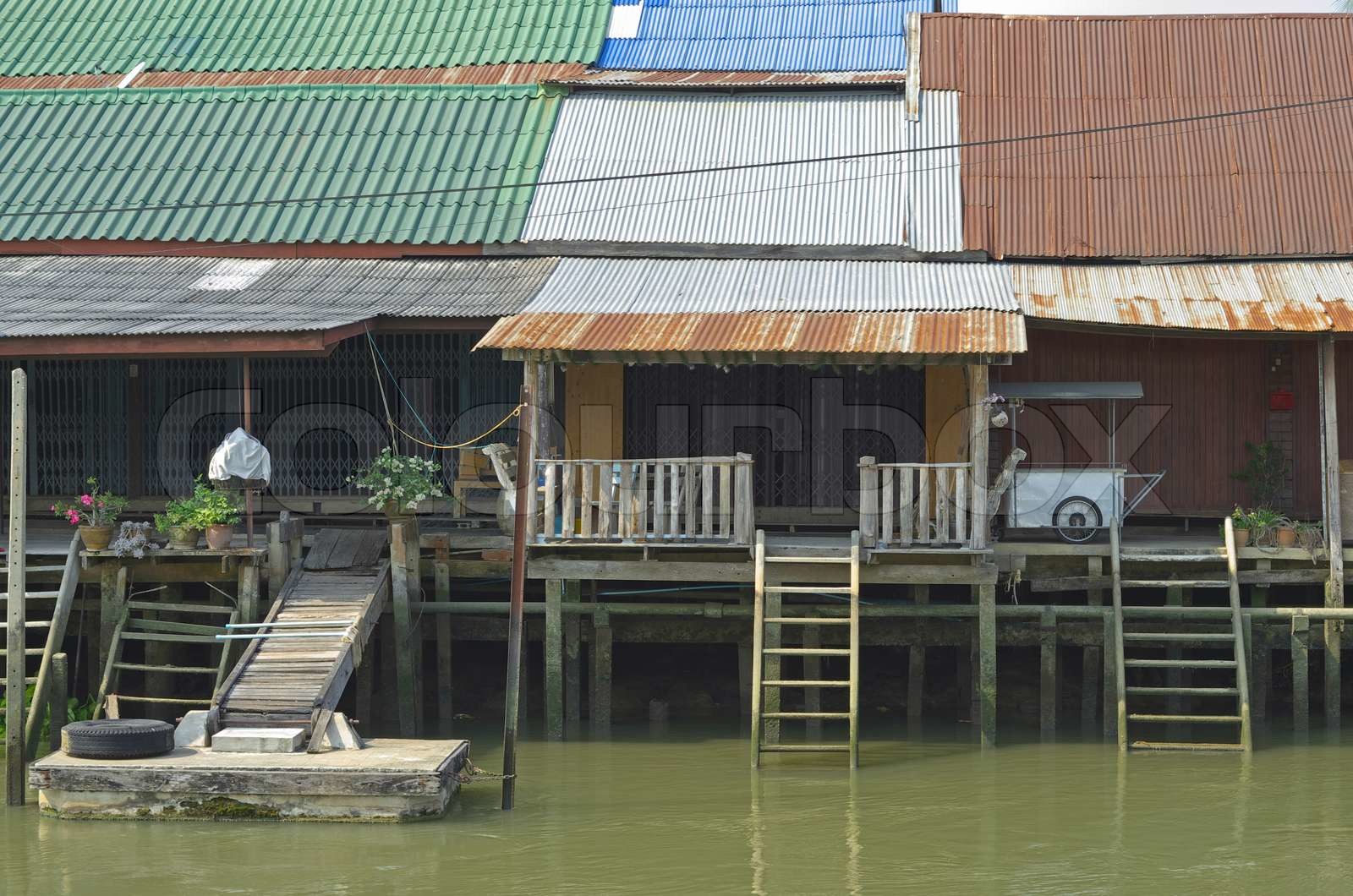 Thailandsk stil huse på flydende marked , Samut Songkhram , Thailand ...