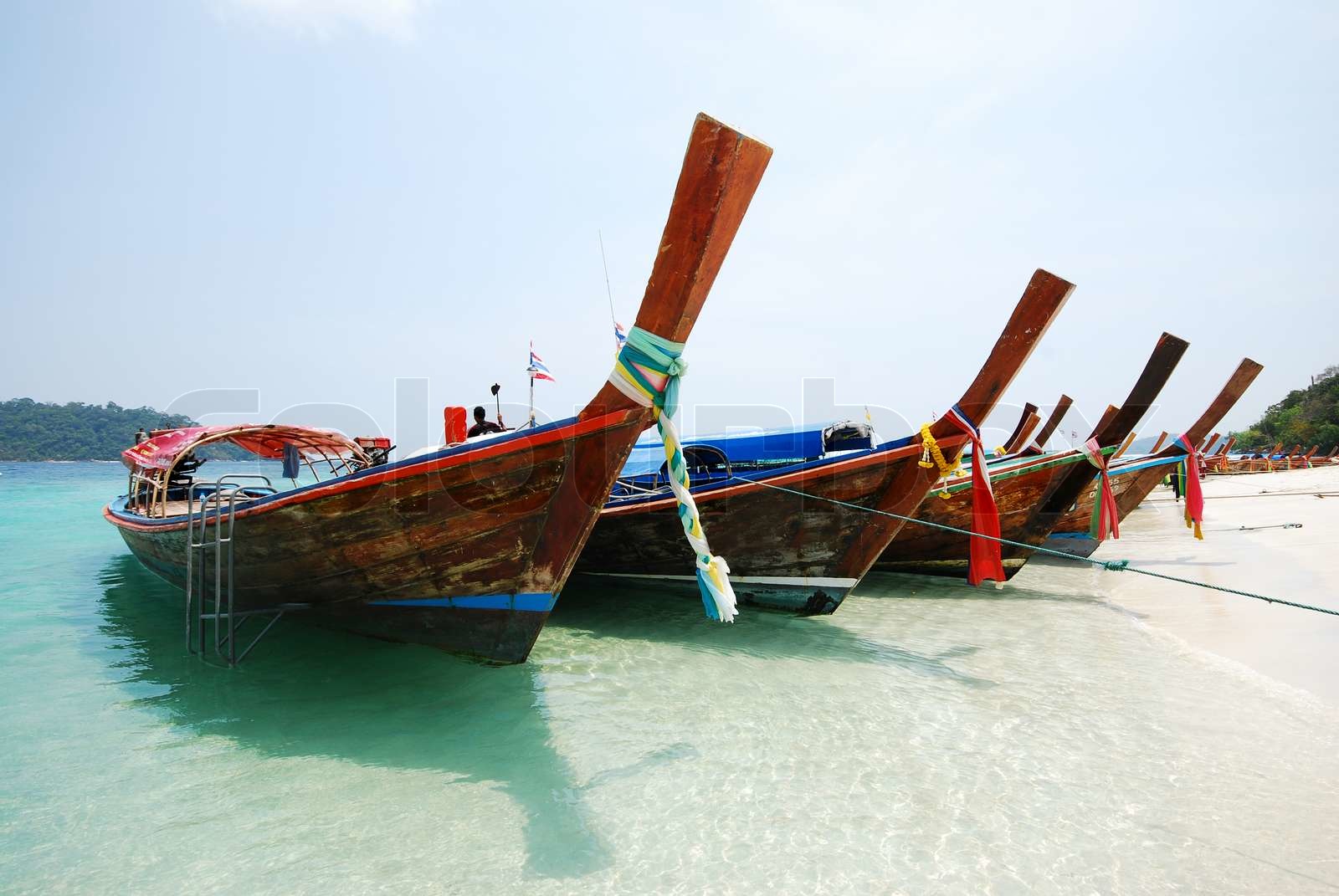 Boot auf dem Strand in Thailand | Stock Bild | Colourbox