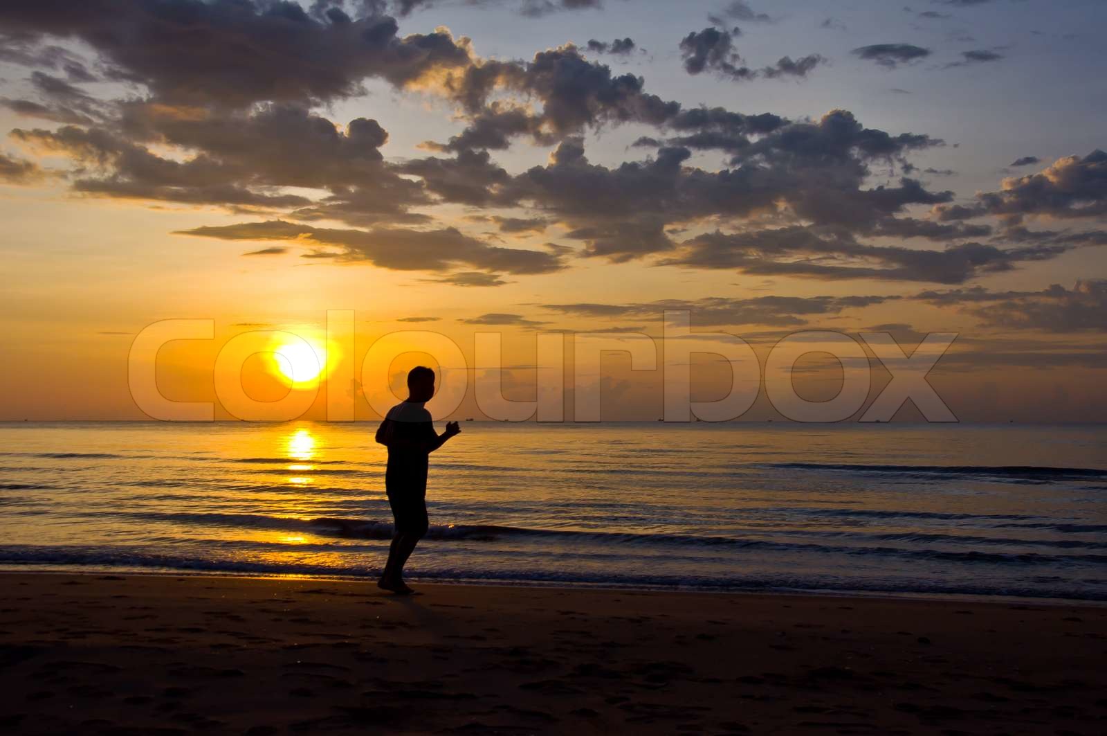 Kører på stranden | Stock foto | Colourbox
