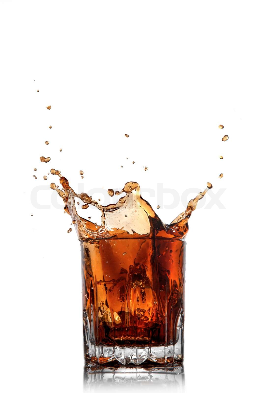stænk af cola i glas isoleret på hvidt | Stock foto | Colourbox