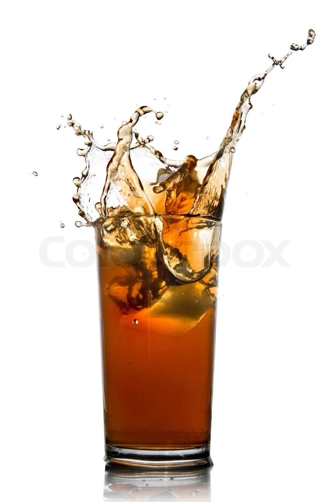 Schöne Spritzer Cola in Glas isoliert auf weiß | Stock Bild | Colourbox