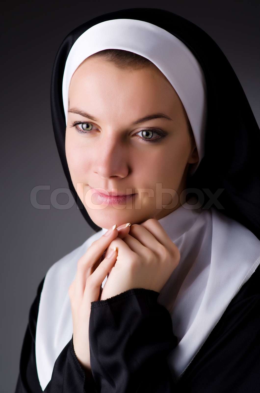 Junge Nonne in religiöses Konzept | Stock Bild | Colourbox