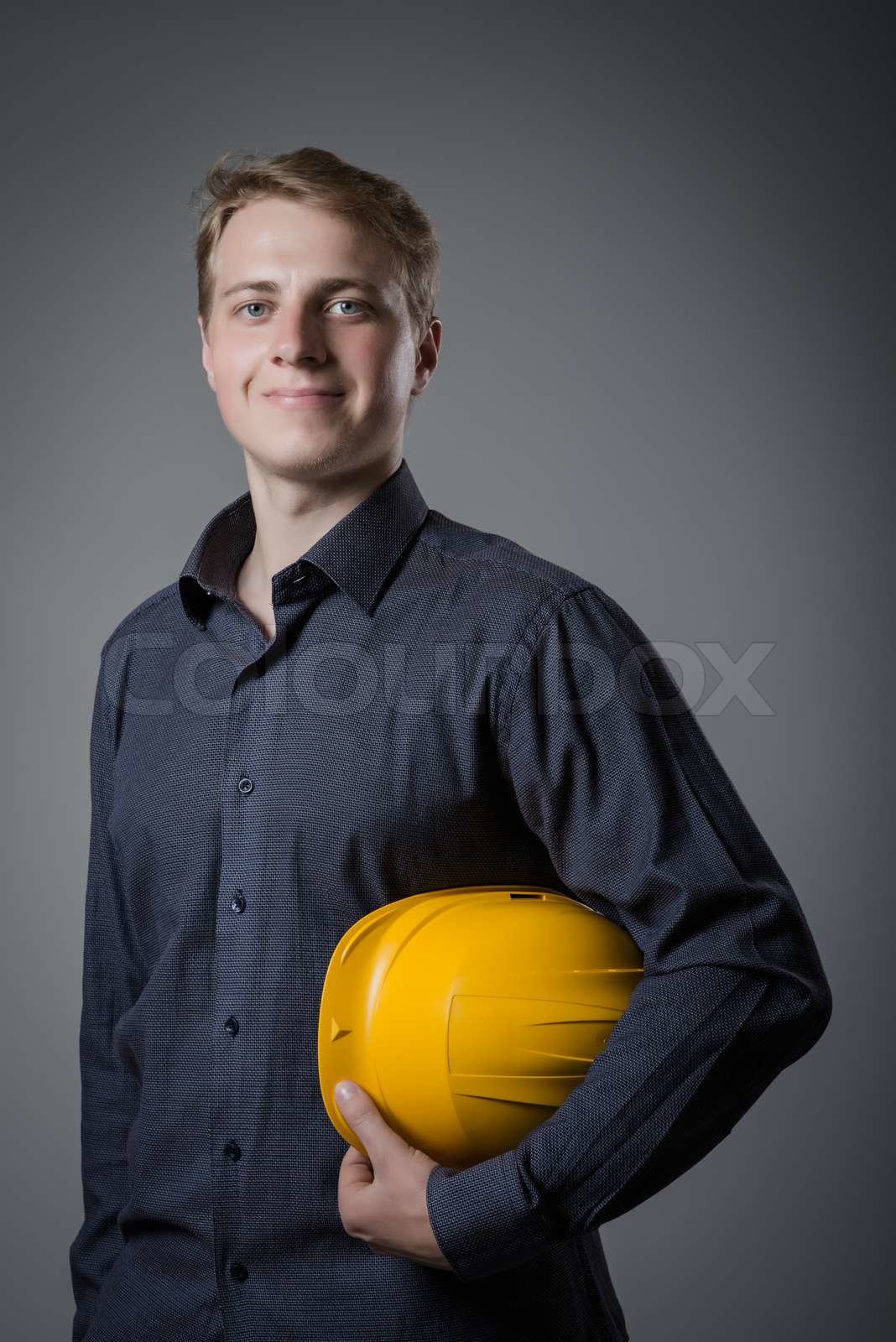 Mann mit Bau-Helm | Stock Bild | Colourbox