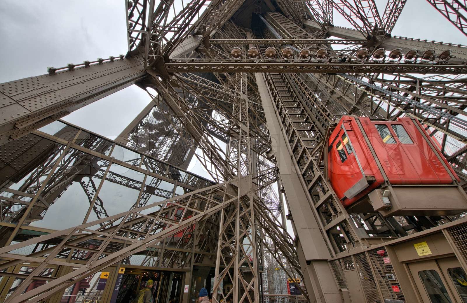 Paris Usædvanlige Eiffel Tower elevatorer der tager passagerer til ...