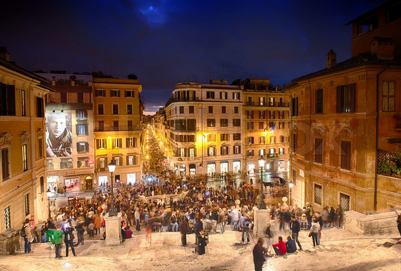 ROM - nov 3: Folk forcere den spanske trappe i Piazza di Spagna om ...