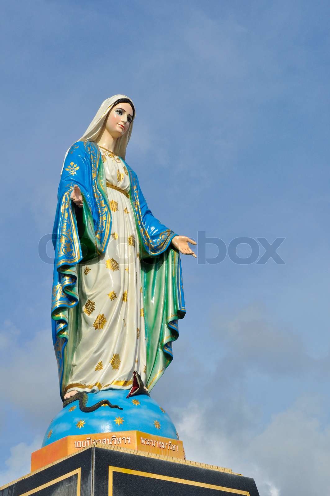 Jomfru Maria statue foran katedralen i den ubesmittede undfangelse ...