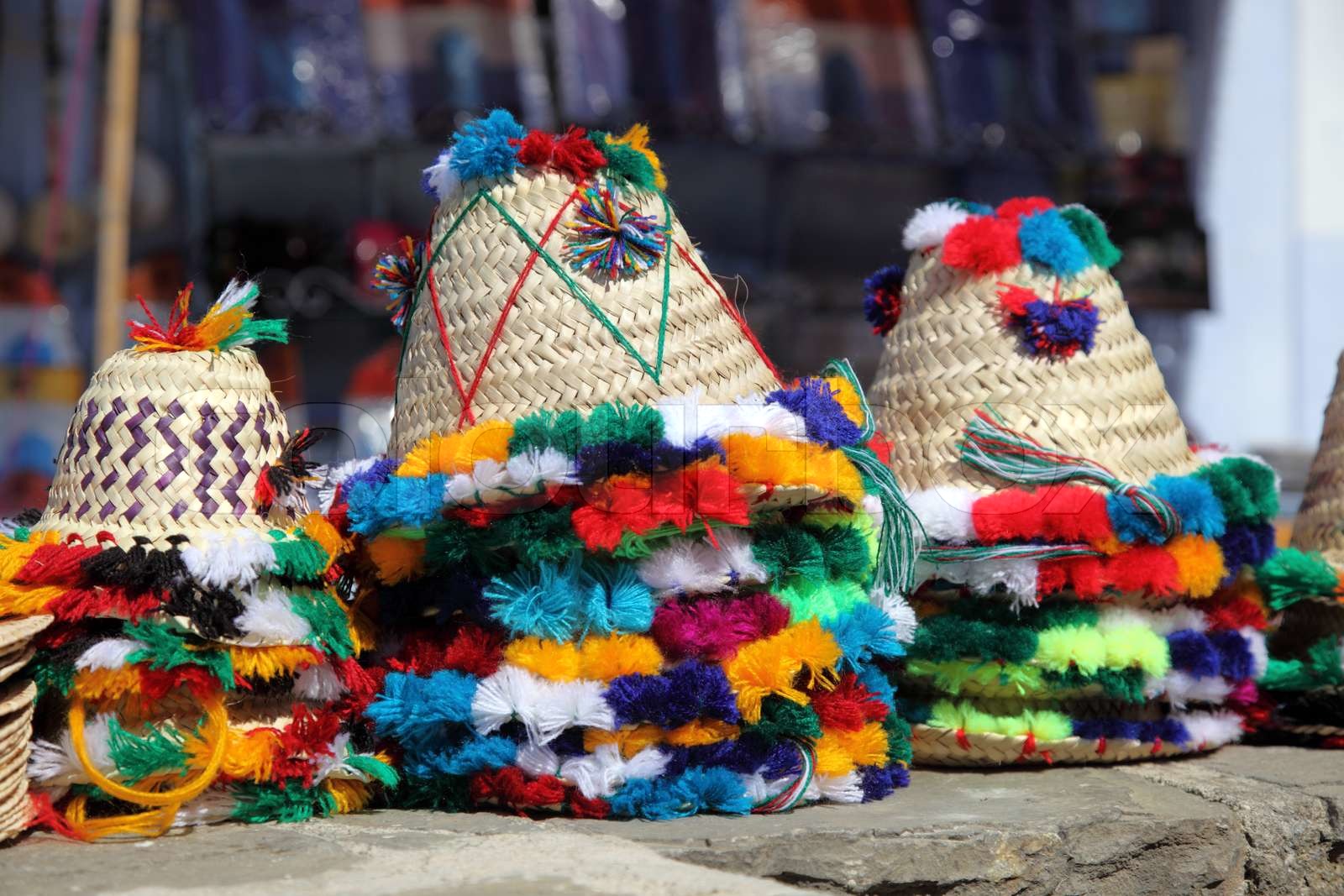 Traditionelle hatte til salg i Chefchaouen , Marokko | Stock foto ...
