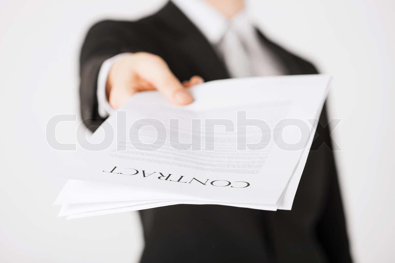 Mann mit Vertrag | Stock Bild | Colourbox
