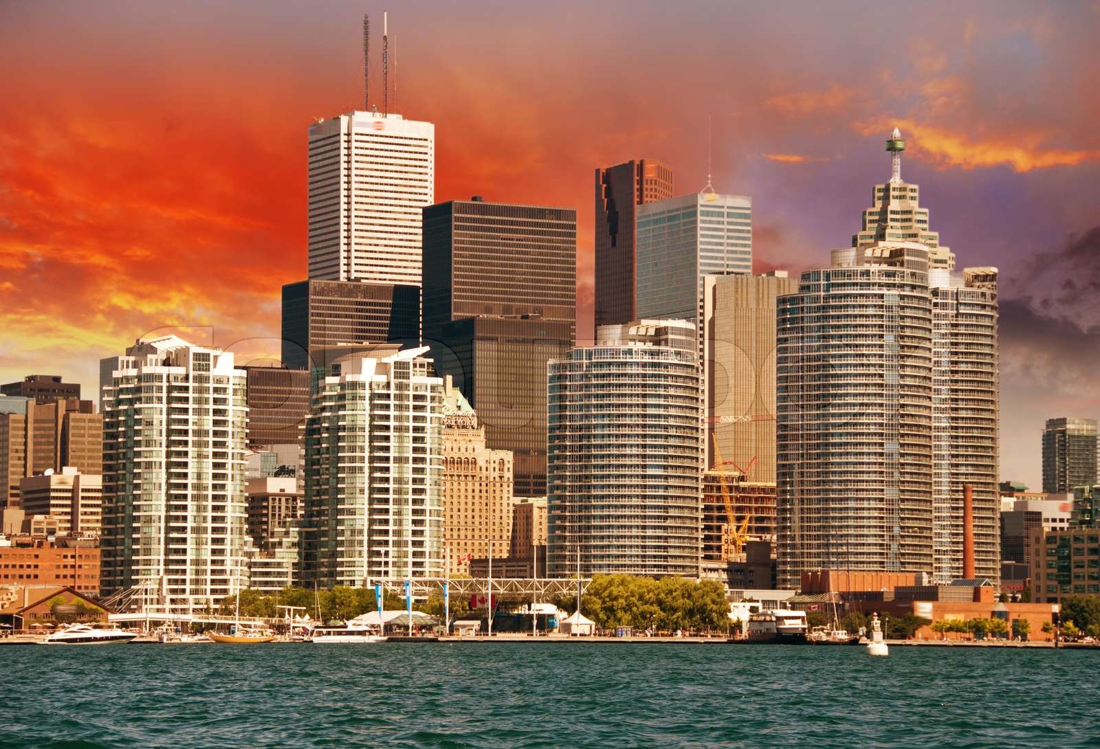 Toronto Schöne Aussicht auf die Skyline der Stadt von Lake Ontario ...