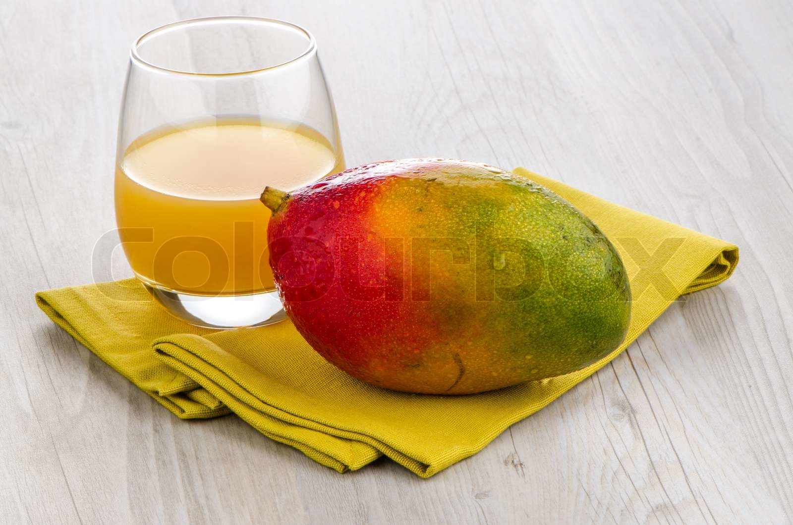 Frische Mango-Saft | Stock Bild | Colourbox