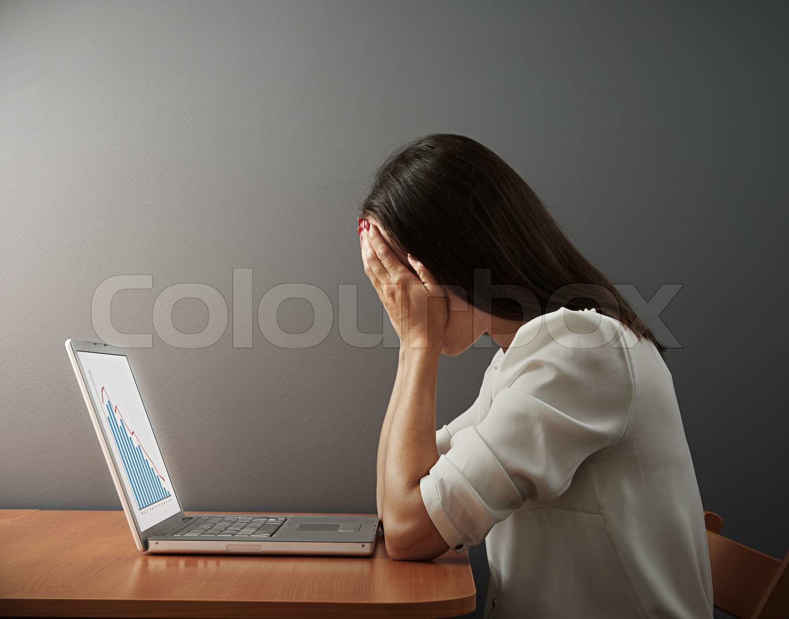 Frau bedeckte ihr Gesicht mit den Händen | Stock Bild | Colourbox Frau bedeckte ihr Gesicht mit den Händen | Stock Bild | Colourbox