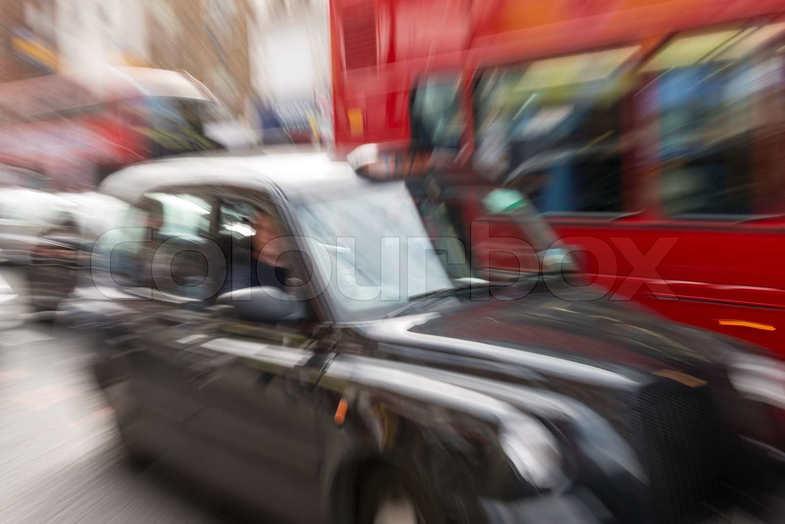 Motion blur billede af Black Cab og rød Double Decker Bus i hjertet af ...