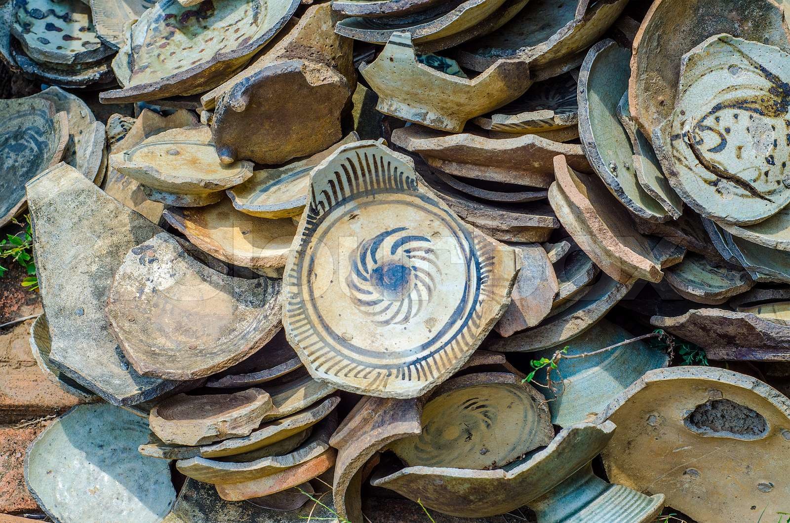 Alte Porzellan zerbrochen | Stock Bild | Colourbox