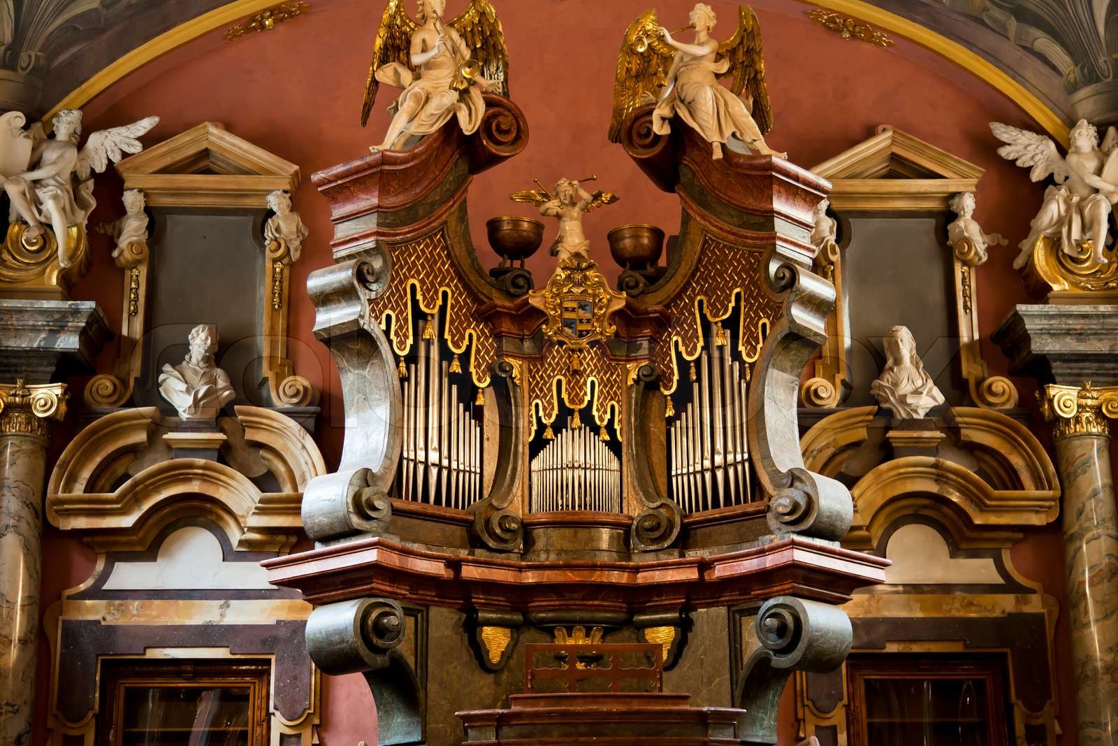 Alte Orgelmusik | Stock Bild | Colourbox