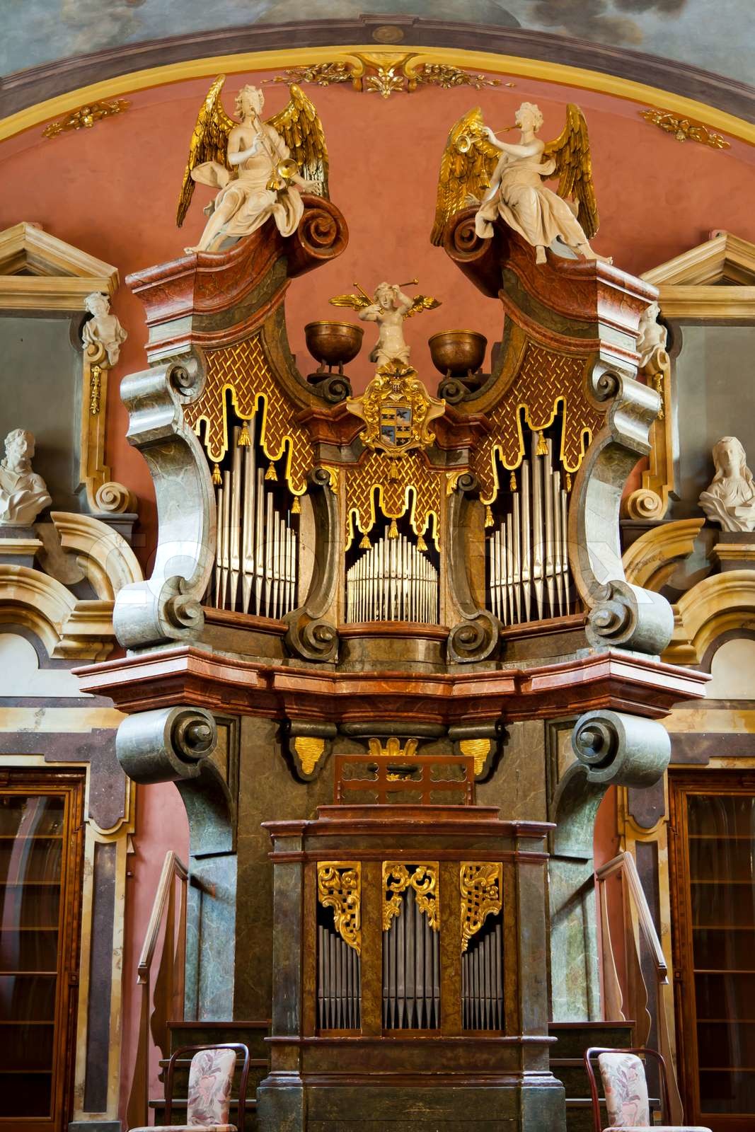 Alte Orgelmusik | Stock Bild | Colourbox