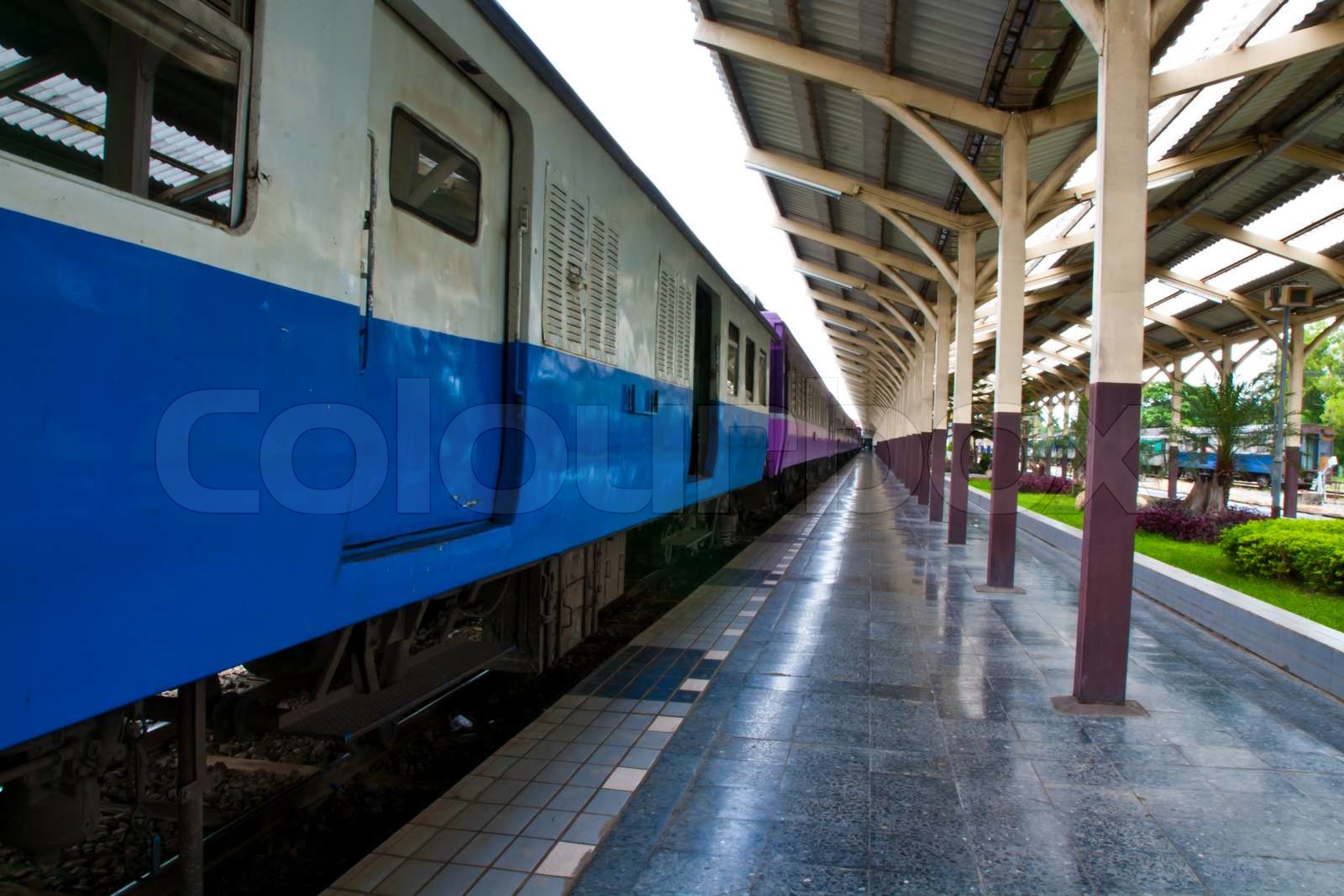 am Bahnhof | Stock Bild | Colourbox