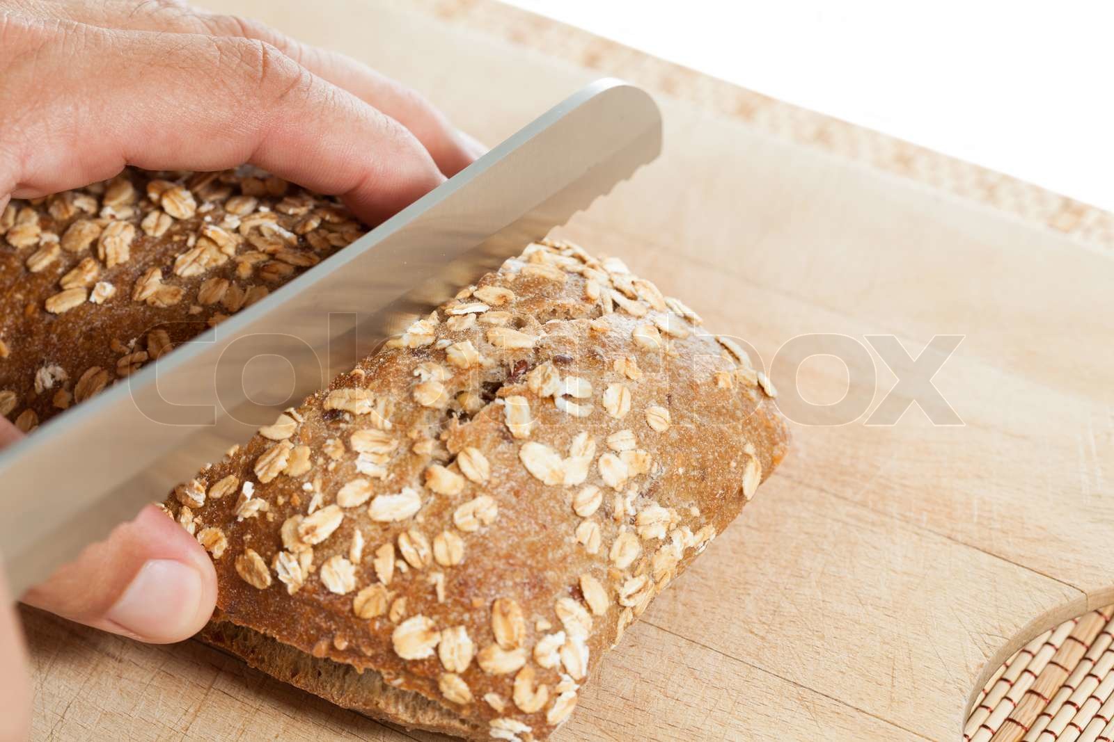 Schneiden von Brot | Stock Bild | Colourbox