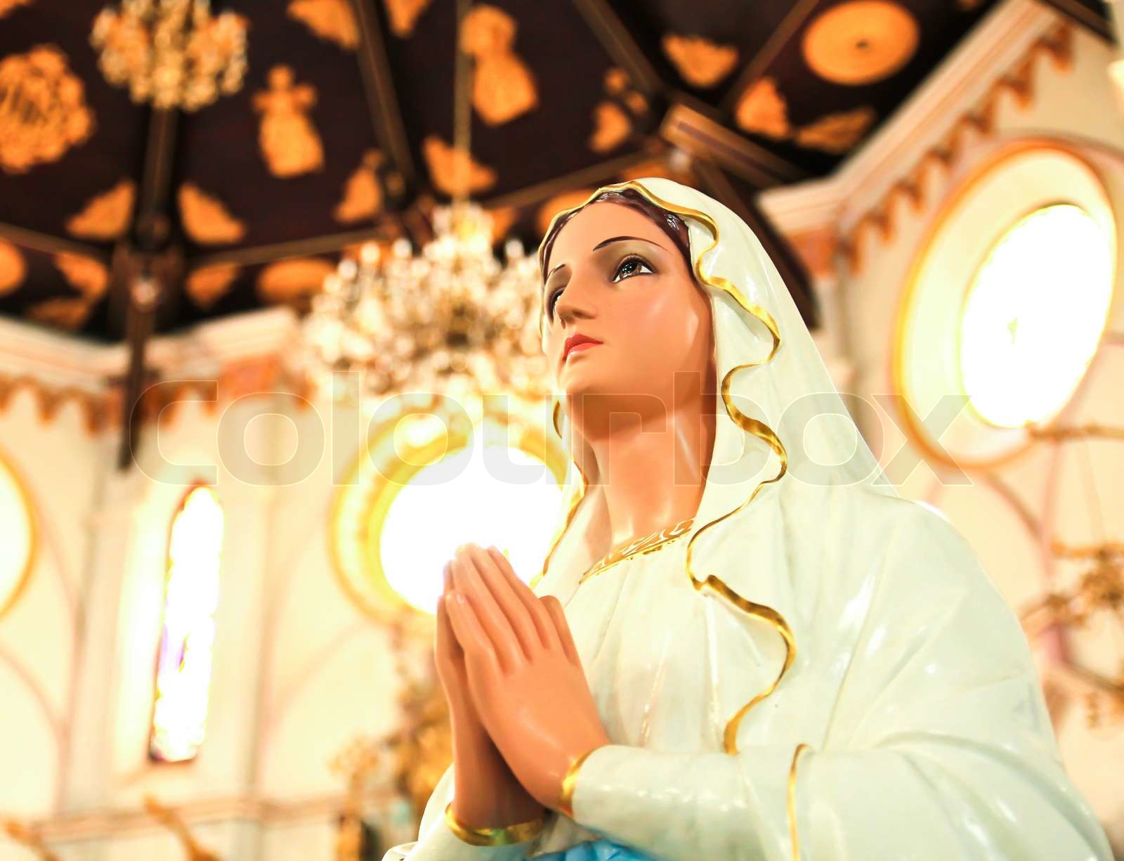 Statue der Maria betend im Profil | Stock Bild | Colourbox