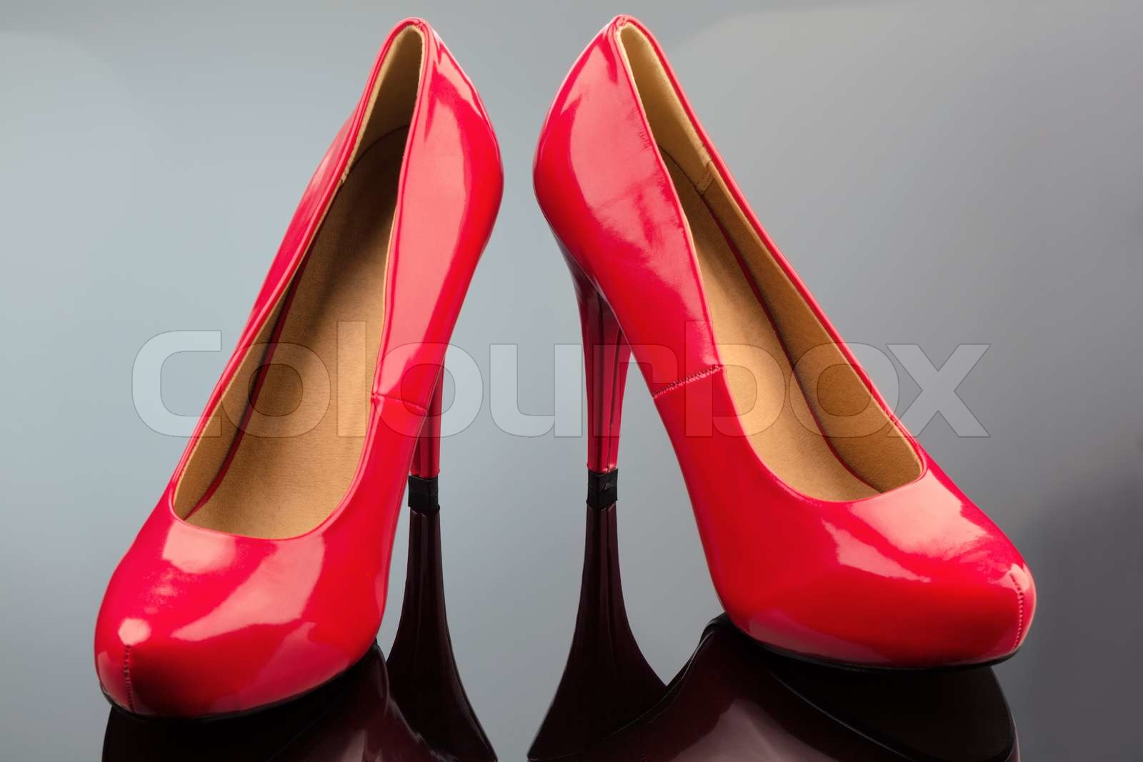 Rote Pumps | Stock Bild | Colourbox