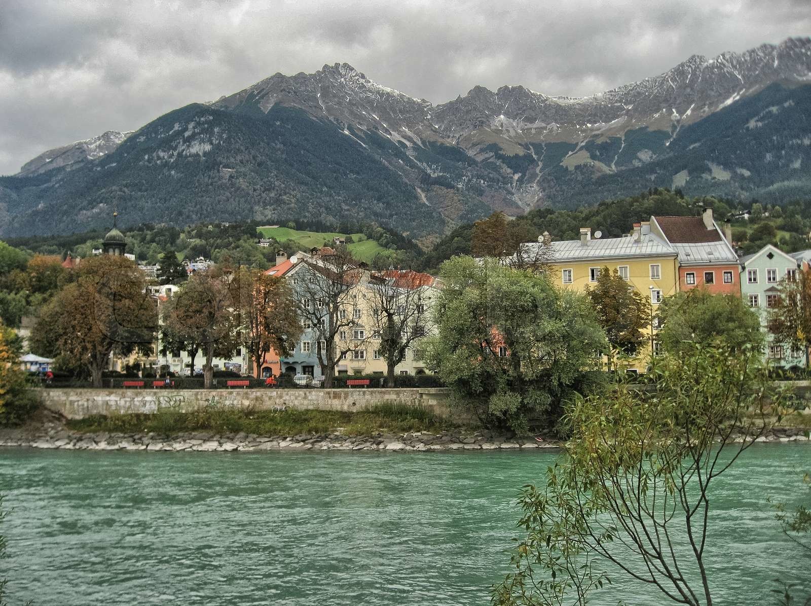 klassische Innsbruck-Wohnungen mit Blick auf den Fluss Inn | Stock Bild ...