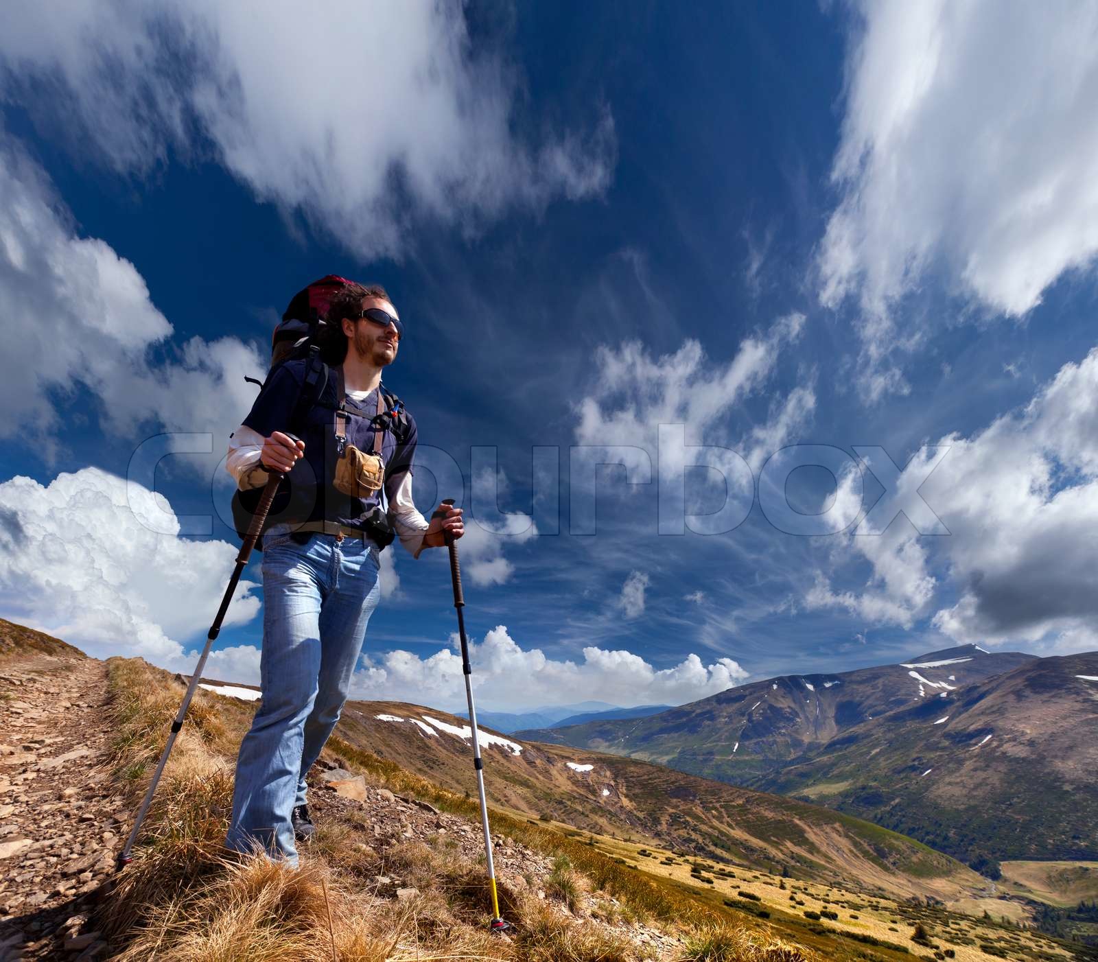 sportlichen Mann auf der Bergwanderung | Stock Bild | Colourbox
