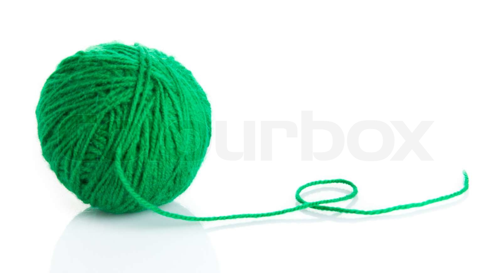 Wollknäuel auf weißem Hintergrund | Stock Bild | Colourbox