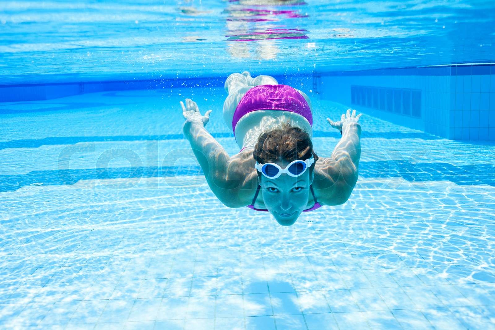 Underwater i pool | Stock foto | Colourbox
