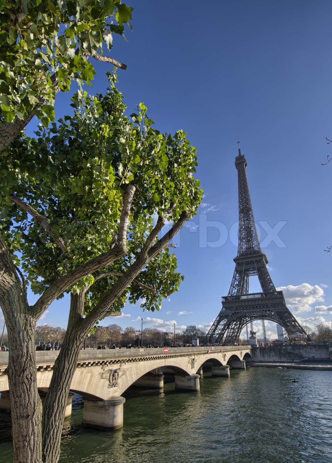 Paris Der Eiffelturm im Winter La Tour Eiffel | Stock Bild | Colourbox
