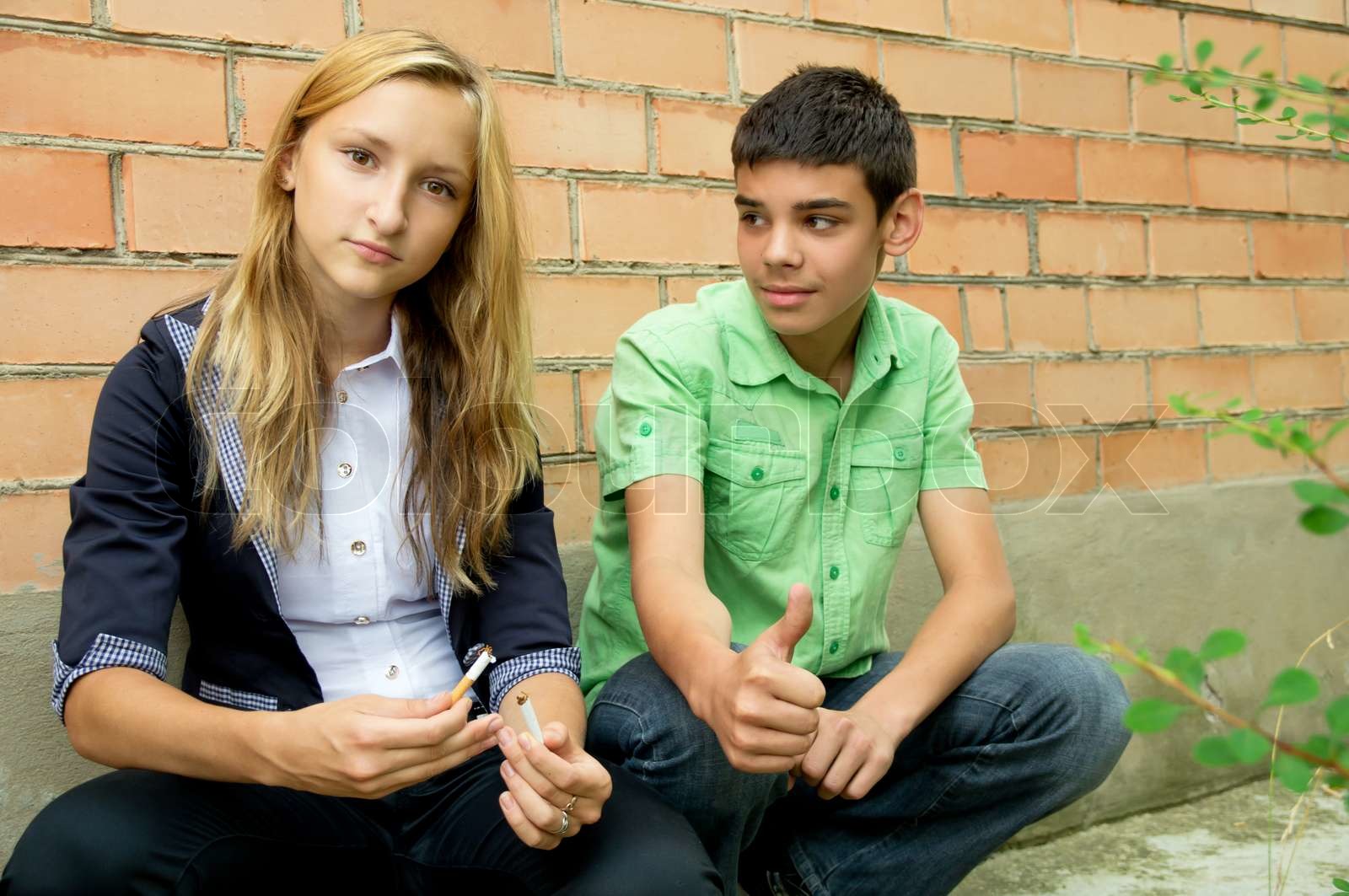 Freunde gegen das Rauchen | Stock Bild | Colourbox