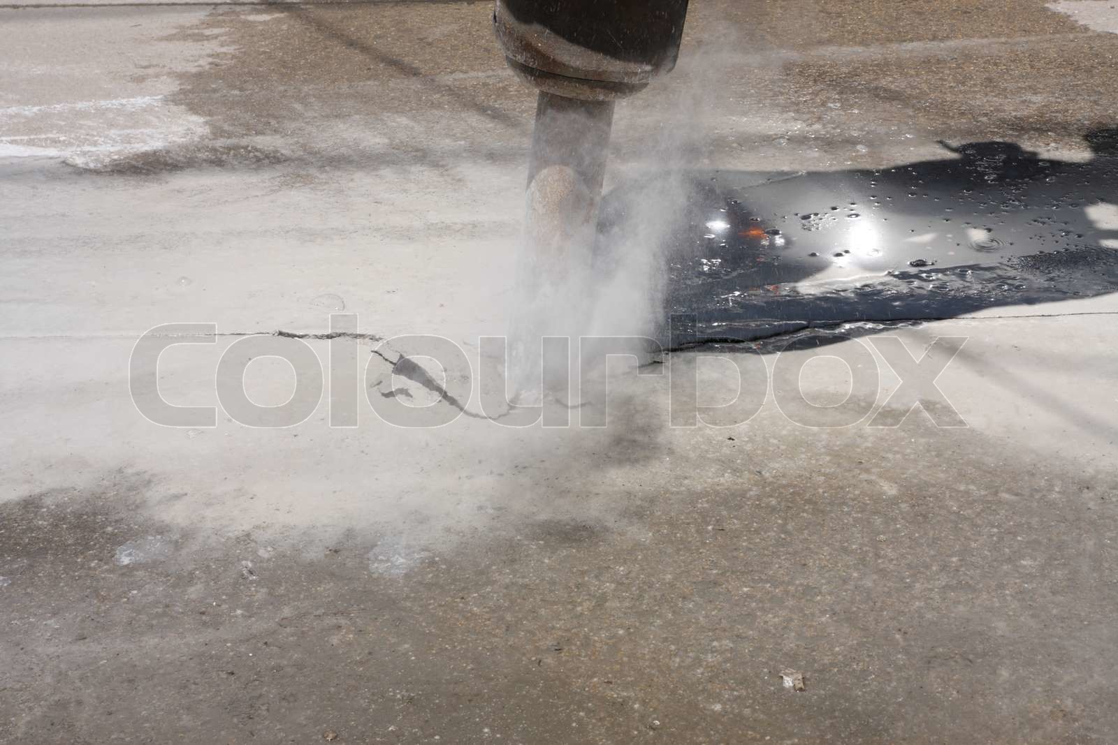 Bagger brechen Straße Asphalt mit Hydravlikhammer Bohrer | Stock Bild ...