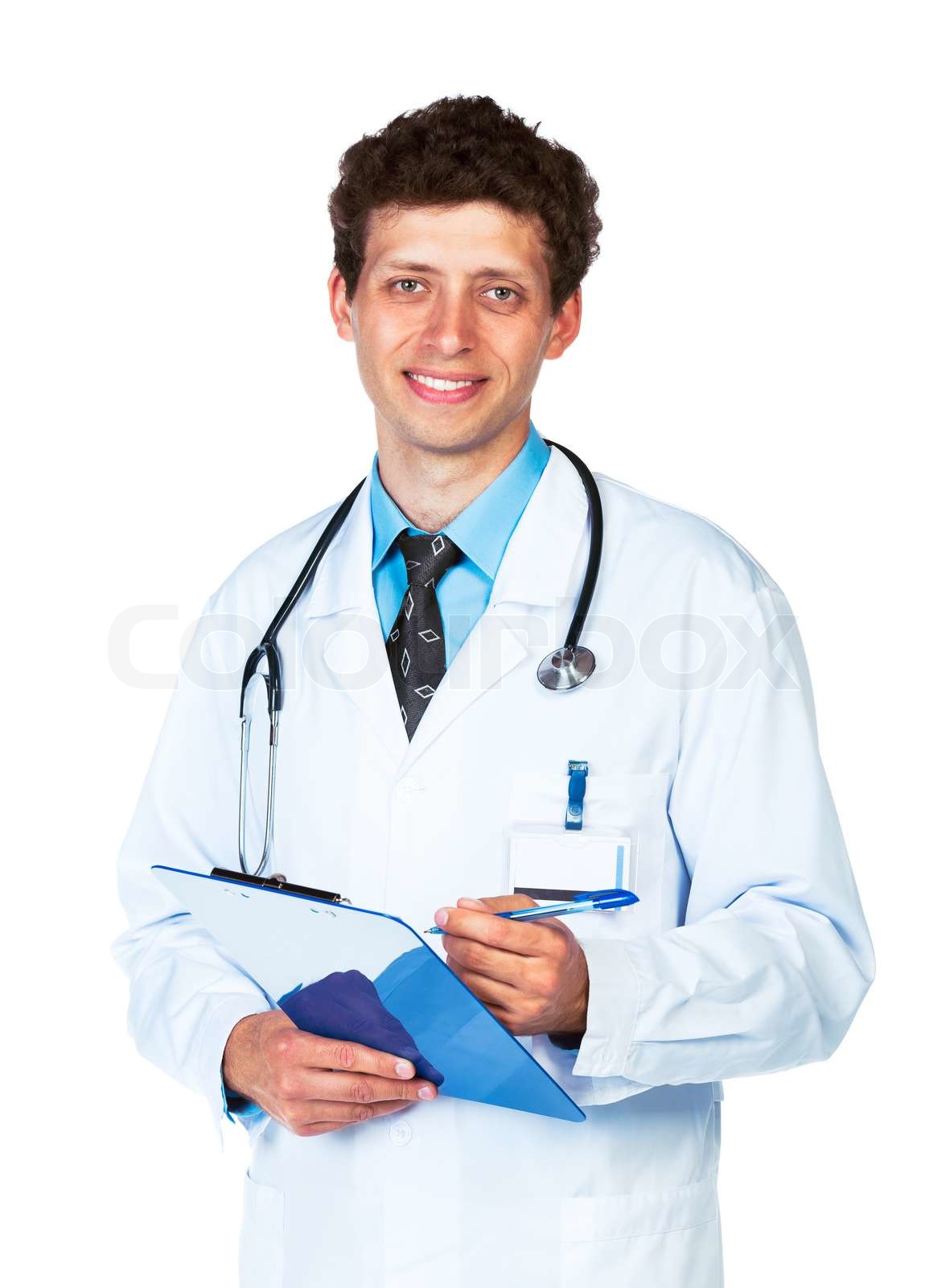 Portrait smilingyoung männlichen Arzt schriftlich auf einem Patienten ...