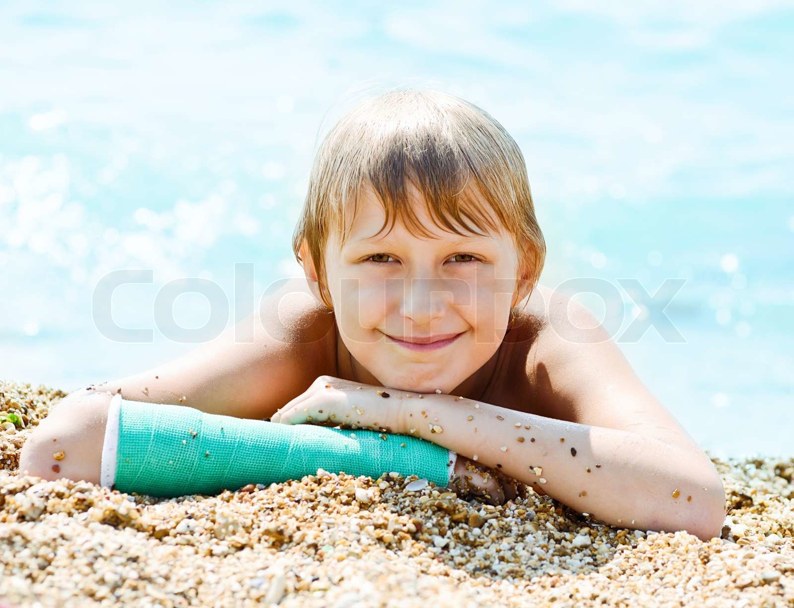 Junge am Strand | Stock Bild | Colourbox