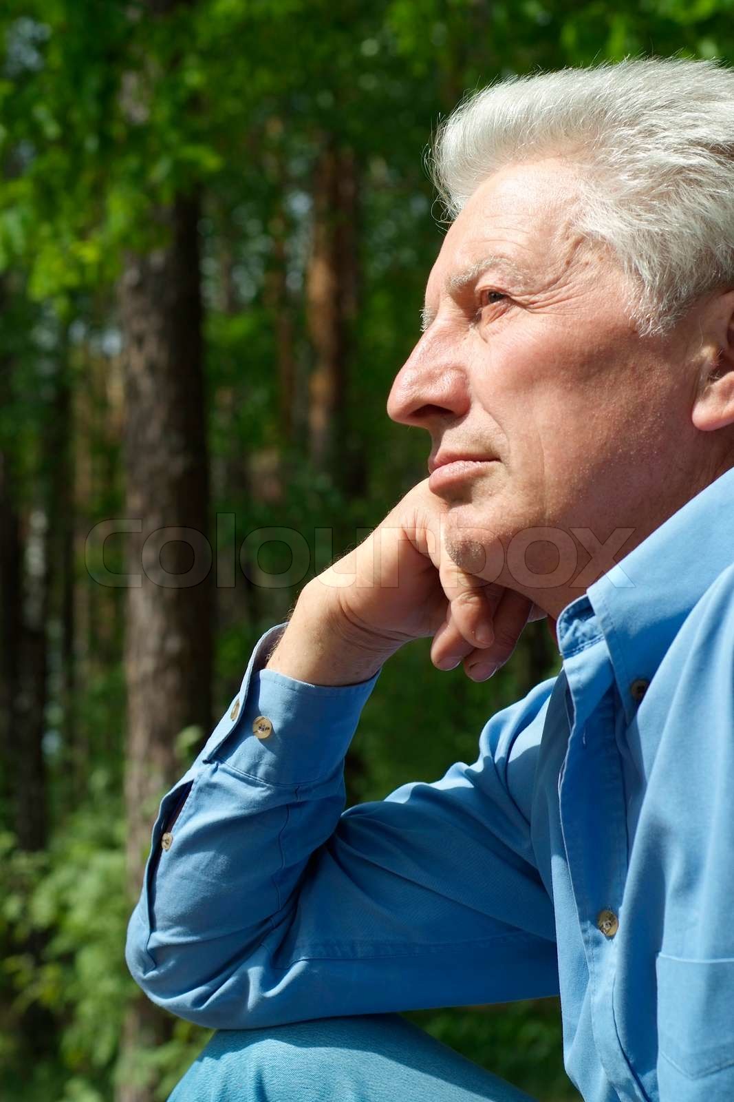 Serious alte Menschen | Stock Bild | Colourbox