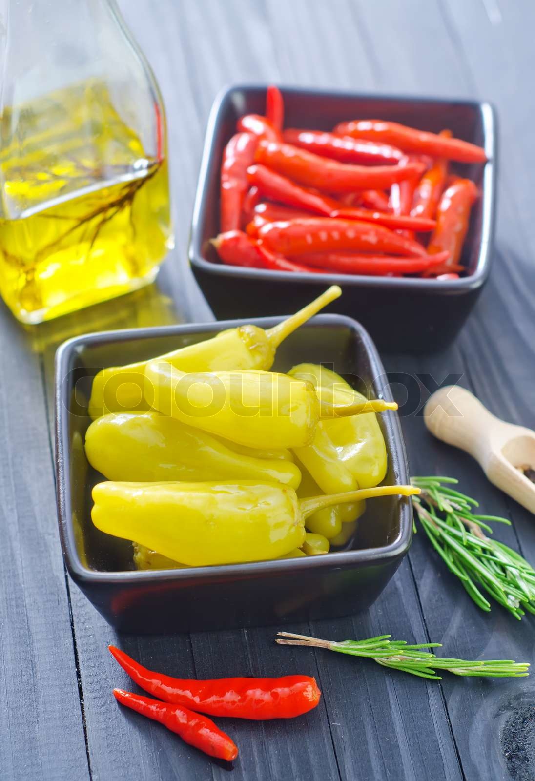 Chilischoten und Peppercini | Stock Bild | Colourbox