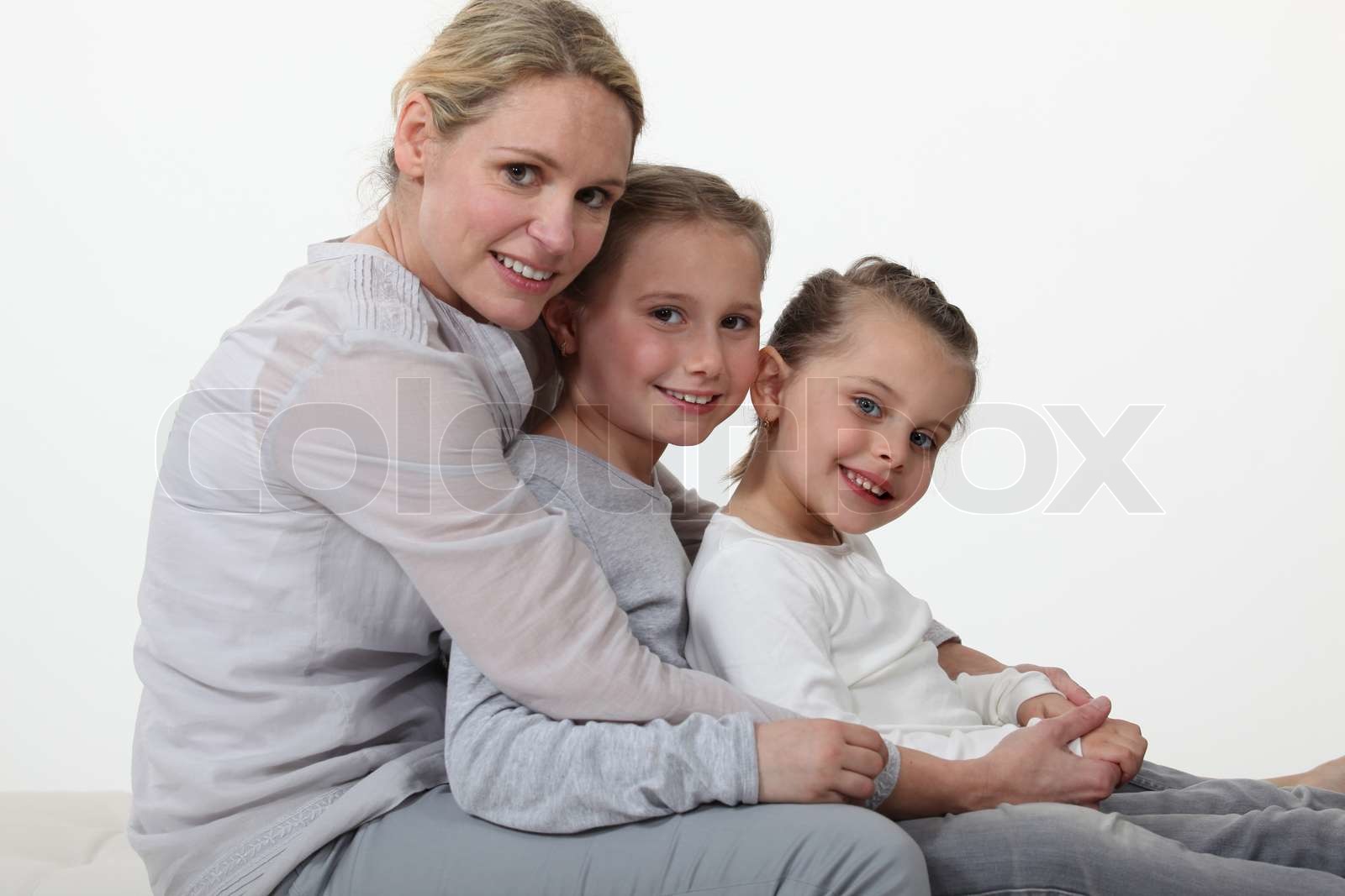 Mutter mit zwei Töchtern | Stock Bild | Colourbox