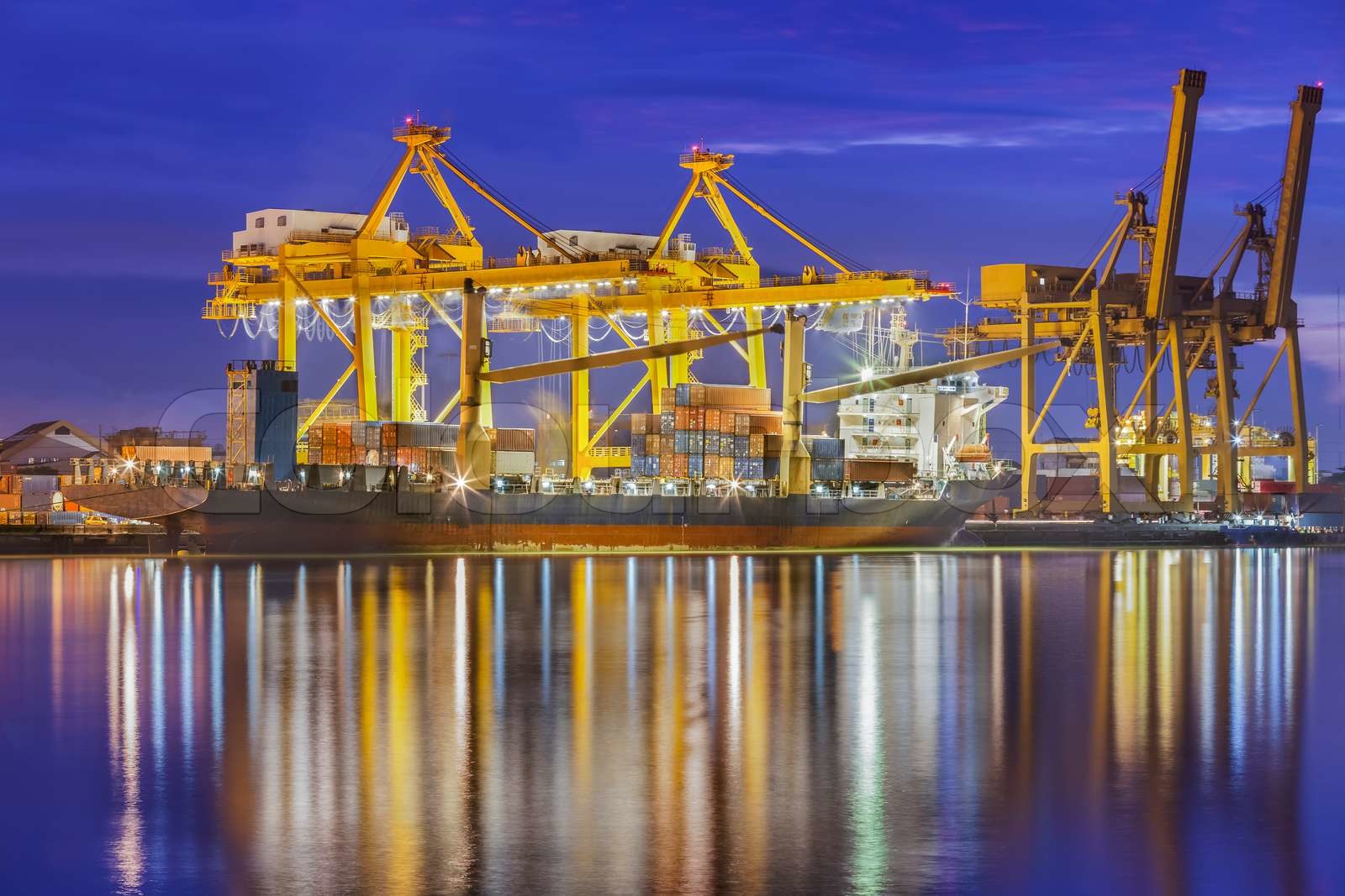 Container Frachtschiff Frachtschiff | Stock Bild | Colourbox