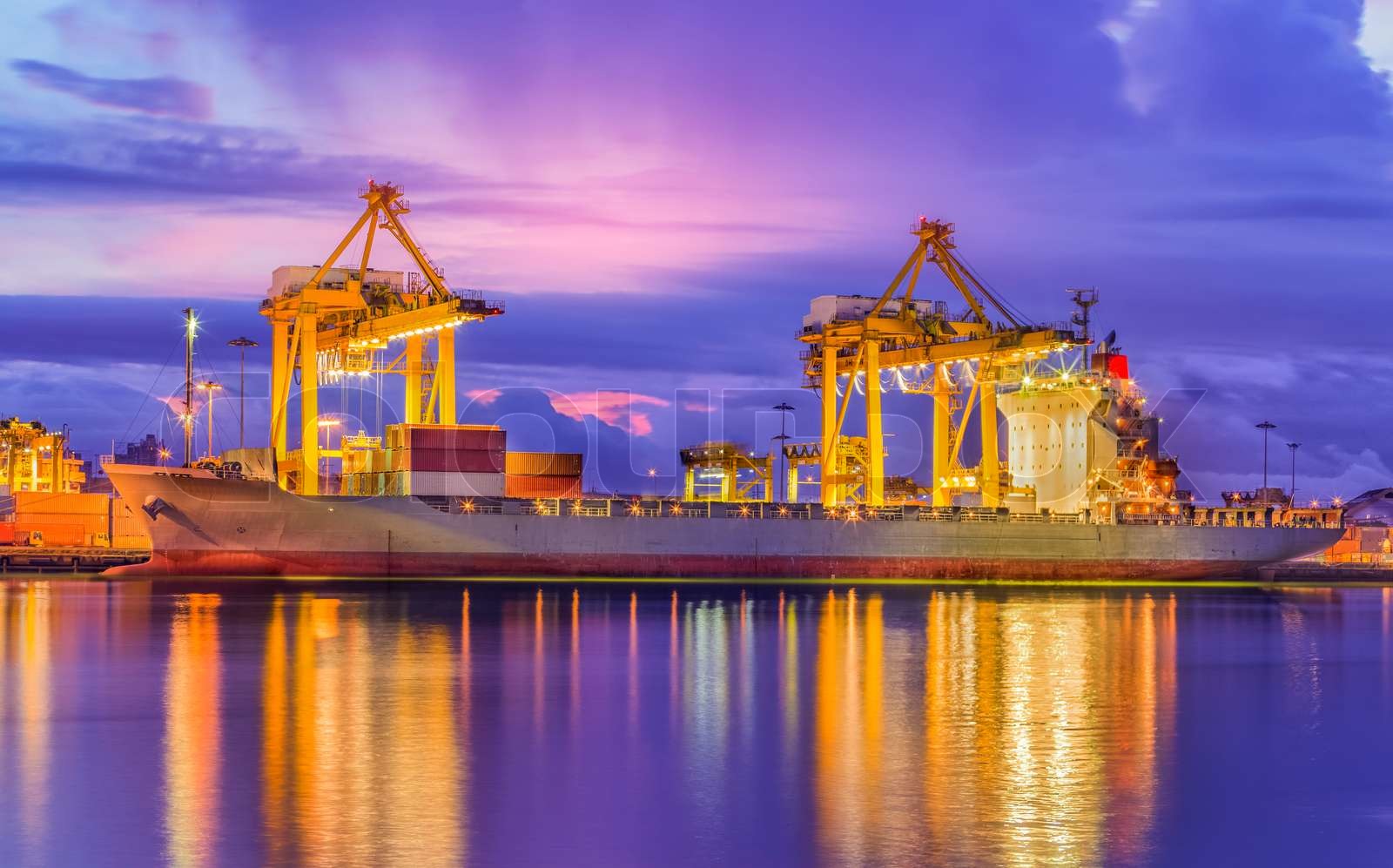 Container Frachtschiff Frachtschiff | Stock Bild | Colourbox