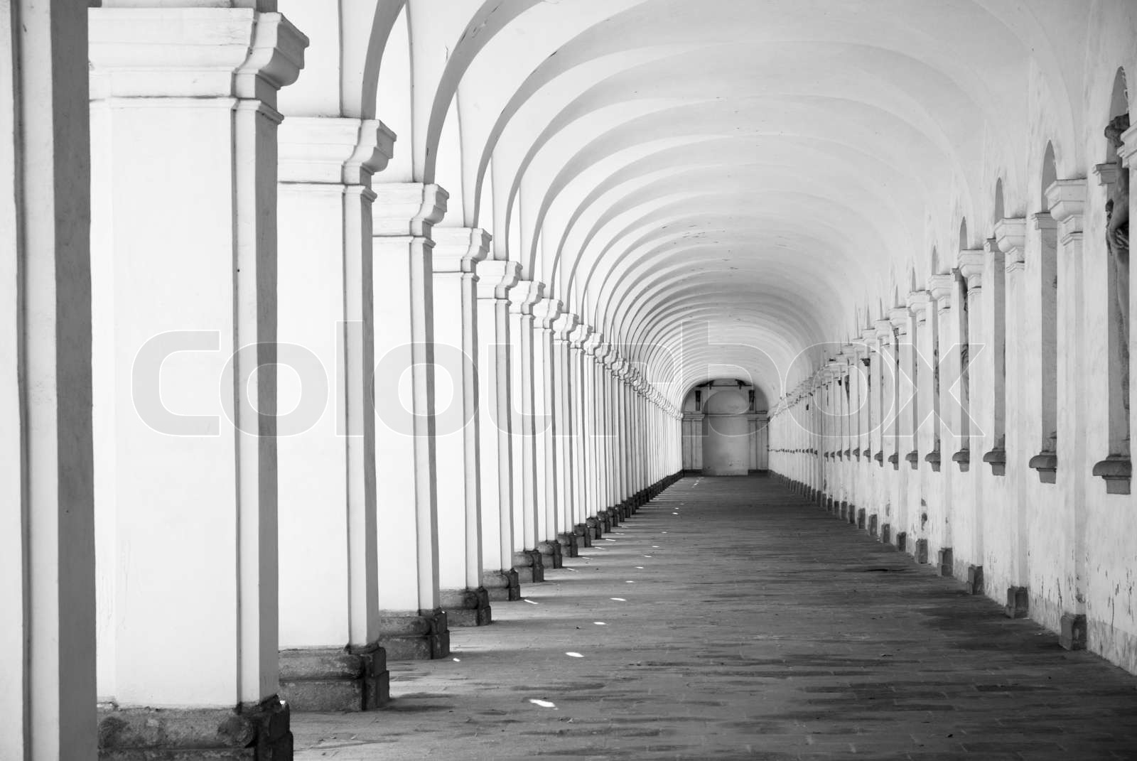 Lange barocken arcade Kolonnade in schwarzen und weißen Ton | Stock ...
