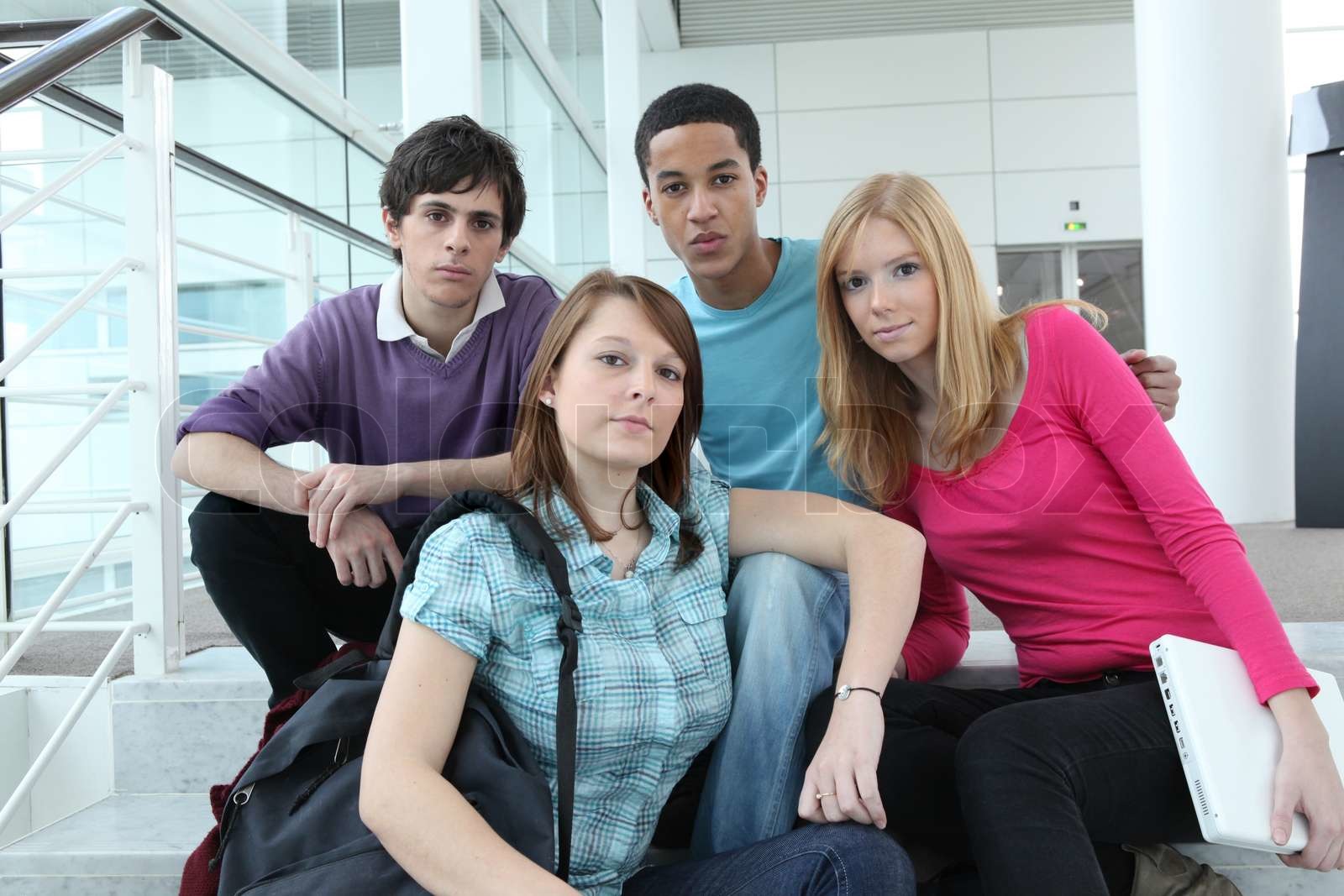 Jugendliche in der Schule | Stock Bild | Colourbox