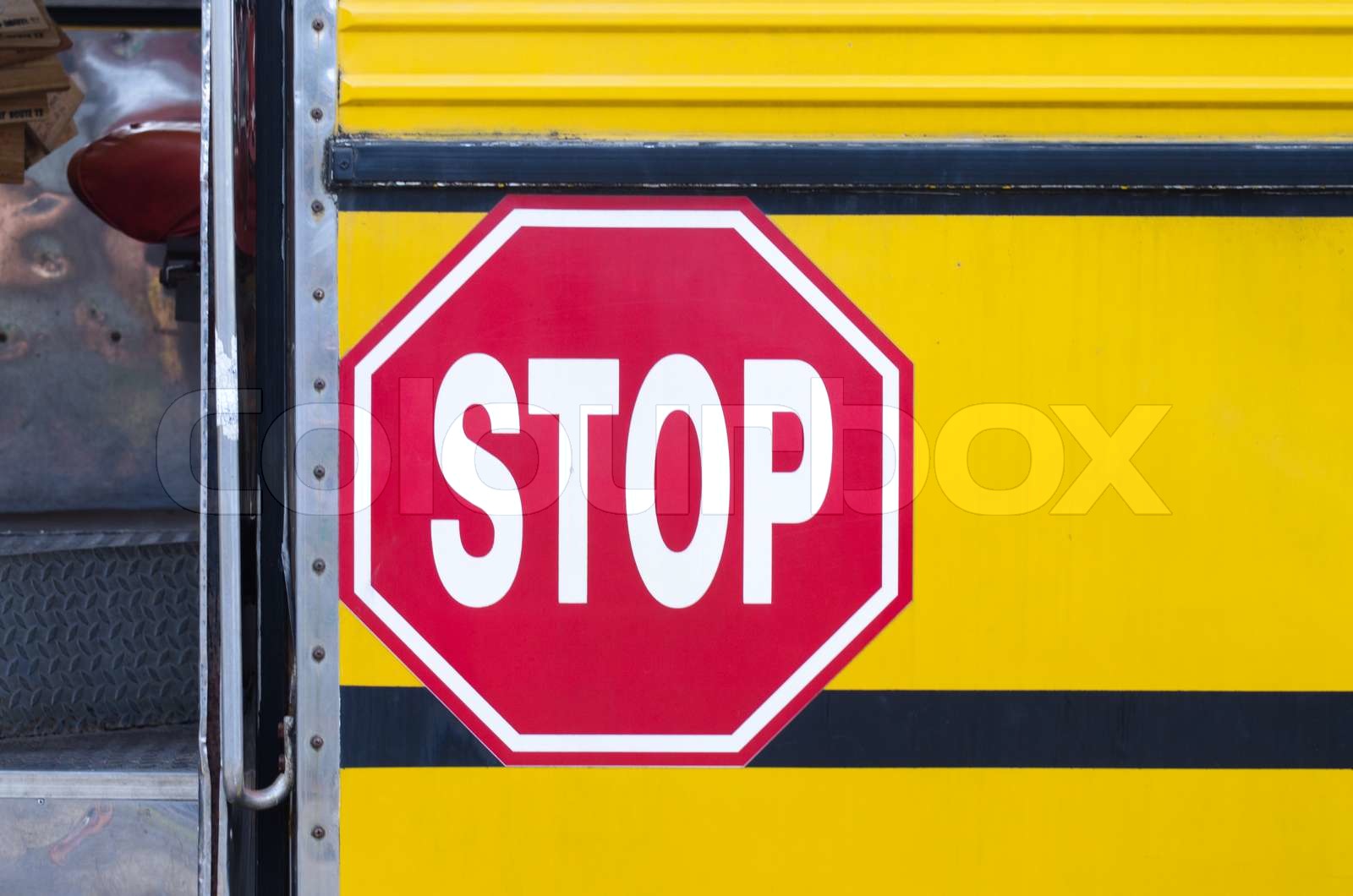 Stop skilt på gul bus | Stock foto | Colourbox