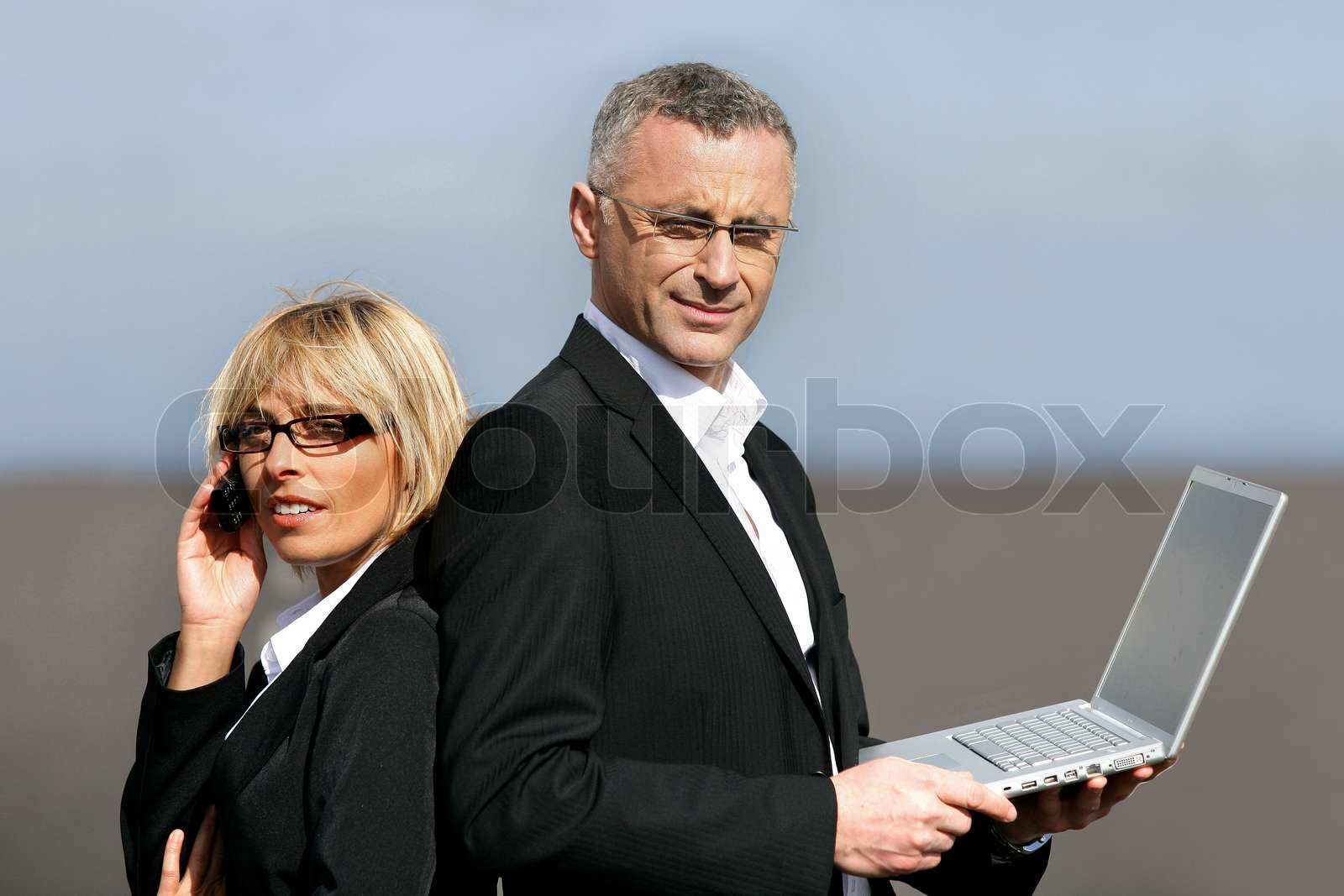 Forretningsforbindelser stod ryg mod ryg | Stock foto | Colourbox