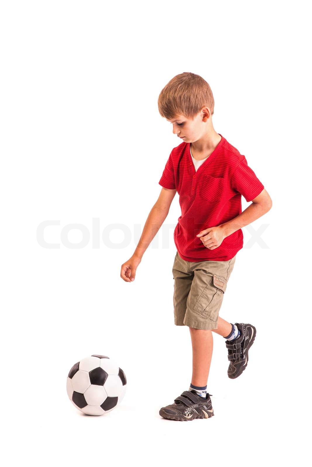 Cute dreng holder en fodbold bold fodbold bold | Stock foto | Colourbox