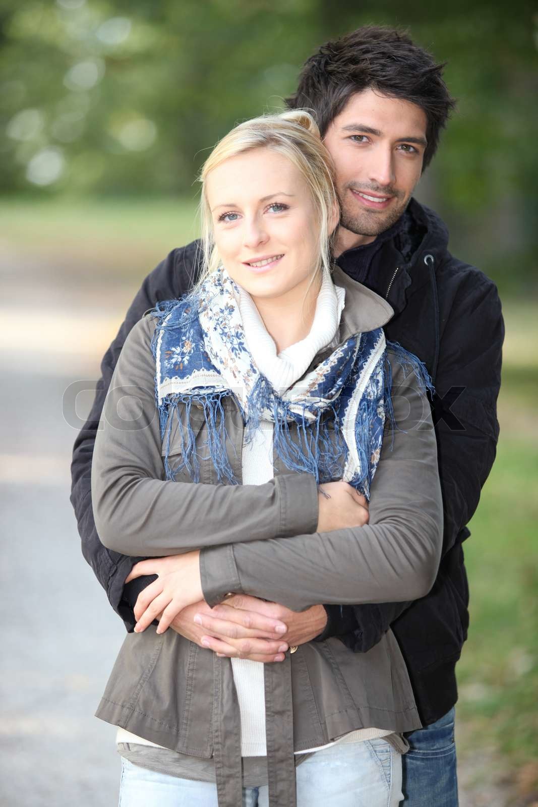 Zu zweit genießen Spaziergang im Park | Stock Bild | Colourbox