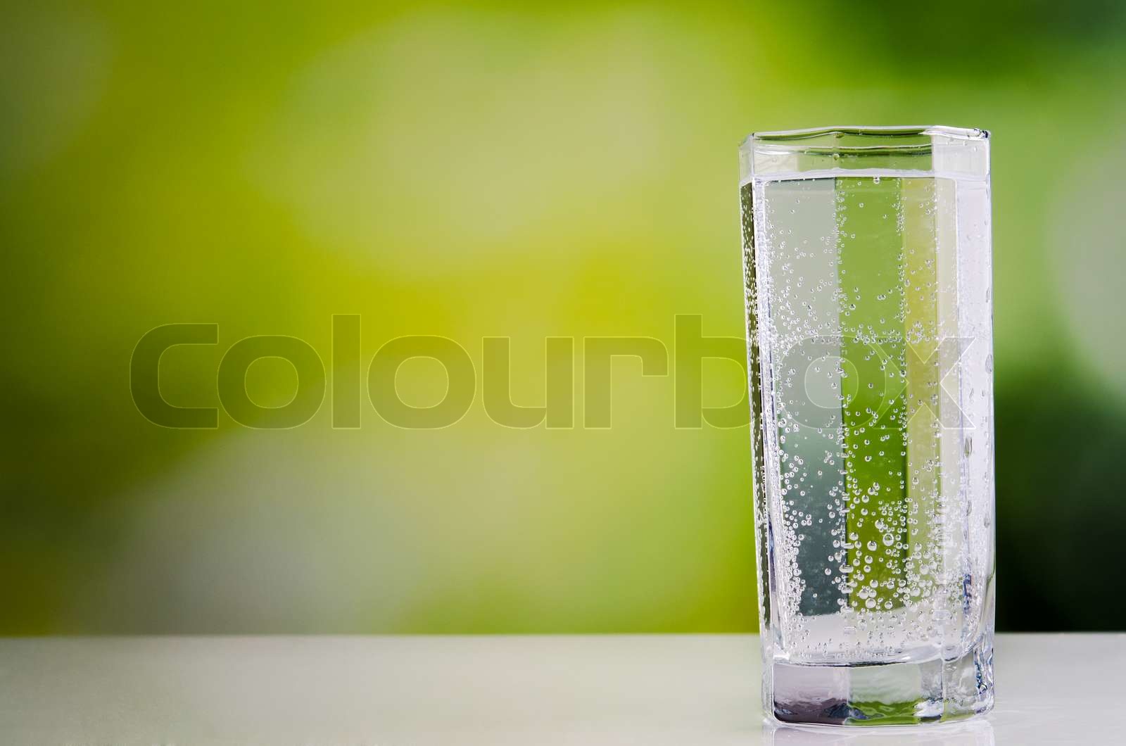 Glas mit Wasser | Stock Bild | Colourbox