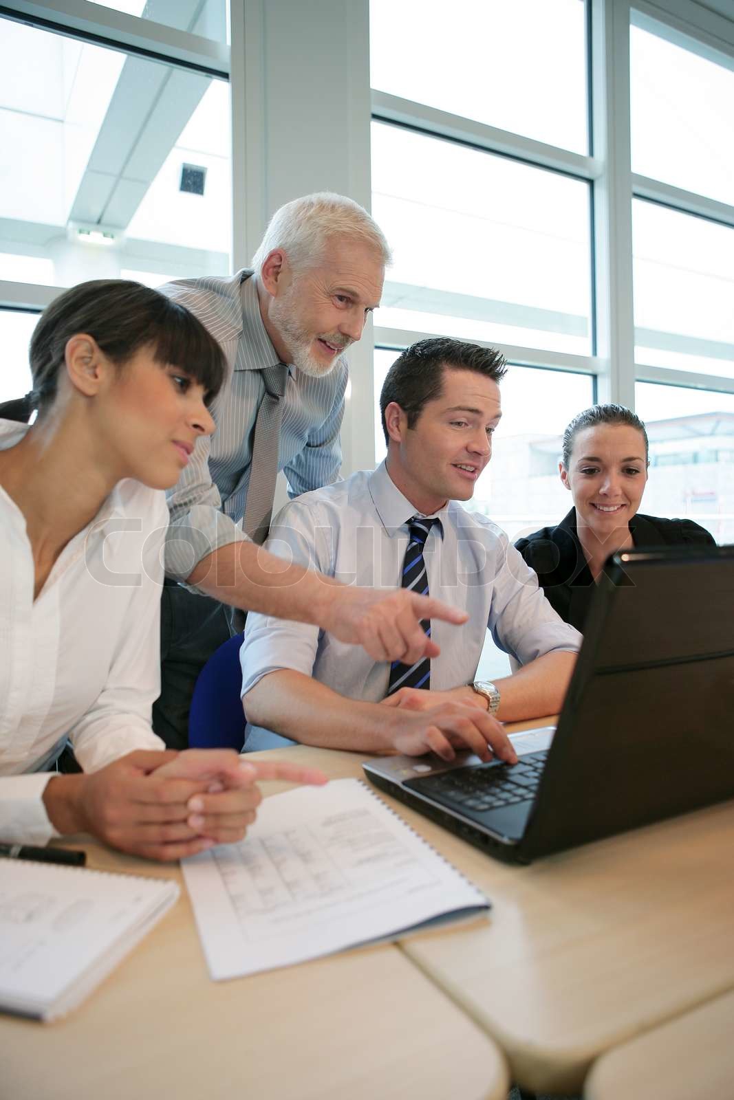 Mitarbeiter in Business-meeting | Stock Bild | Colourbox